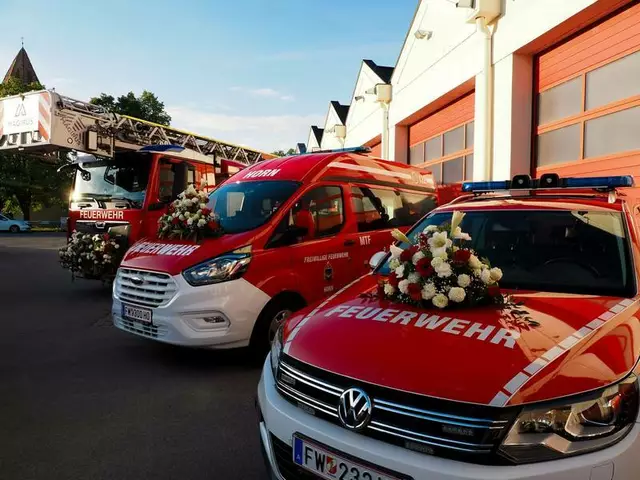 Feierlicher Moment in Horn: Einsatzfahrzeuge gesegnet und im Dienst - Horn