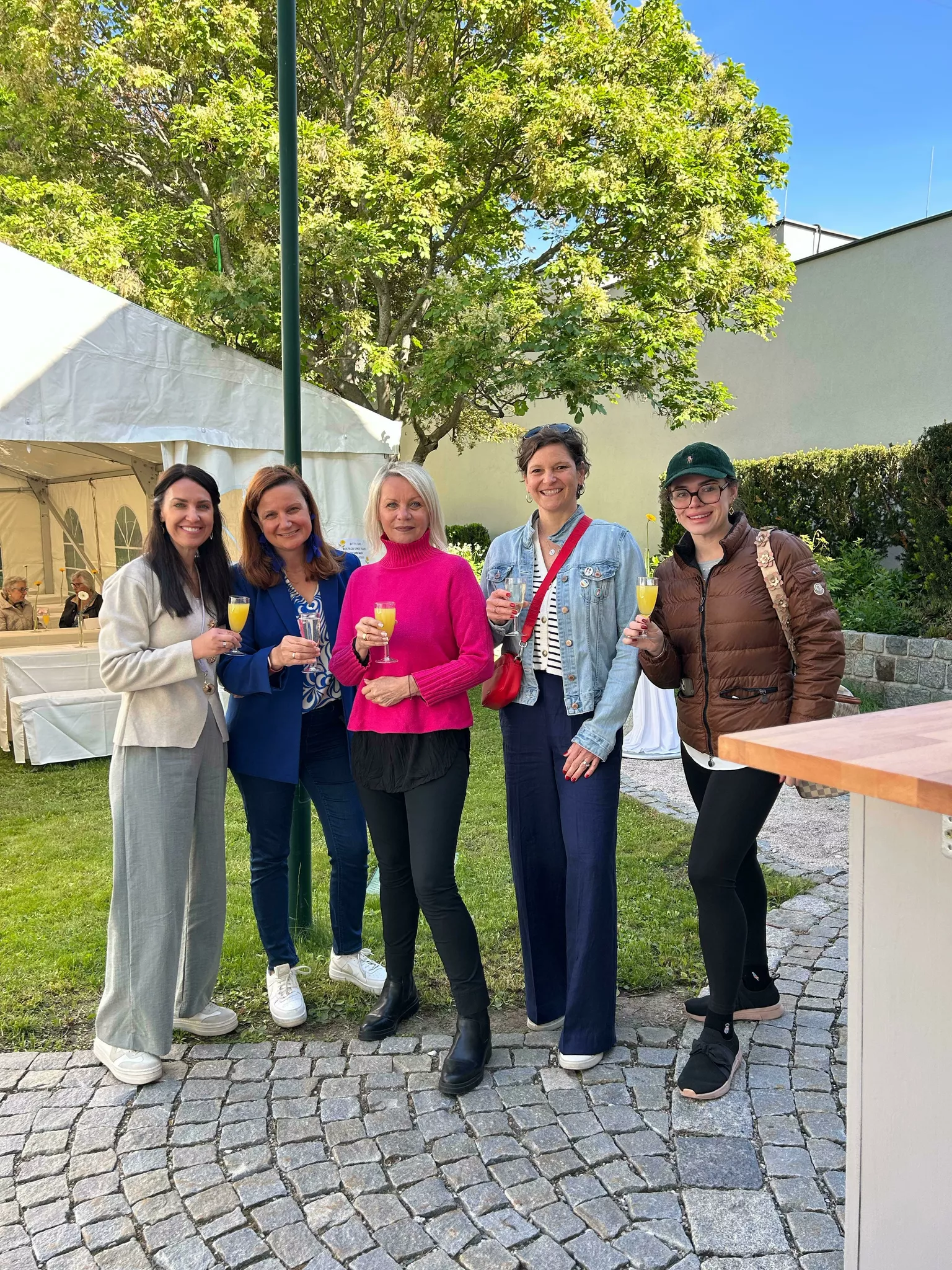 Feier im Rathauspark mit über 250 Gästen: Muttertags-Brunch in ...