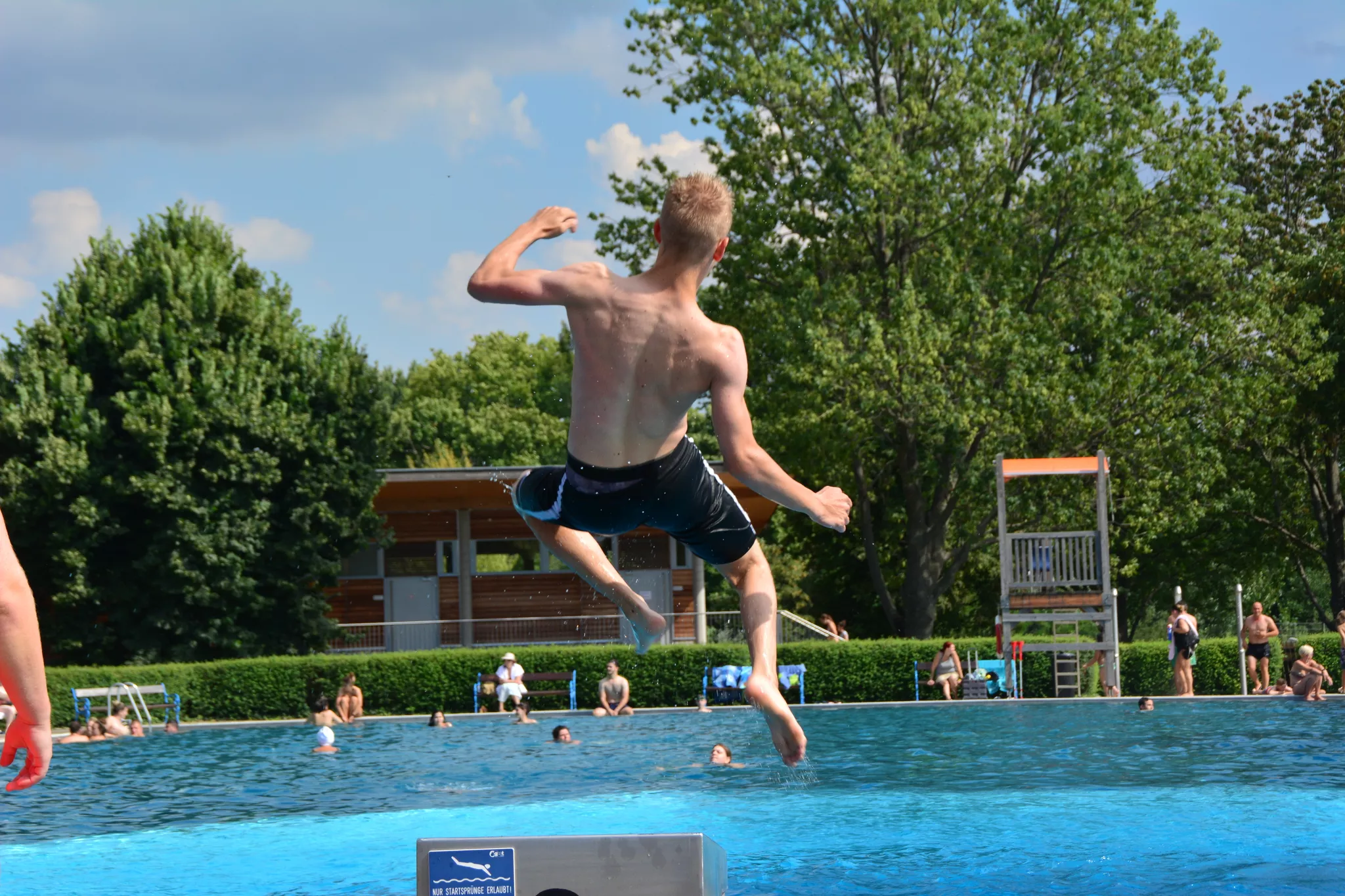 Badespaß: Saisonkarten fürs Sommerbad Schwechat online erhältlich ...