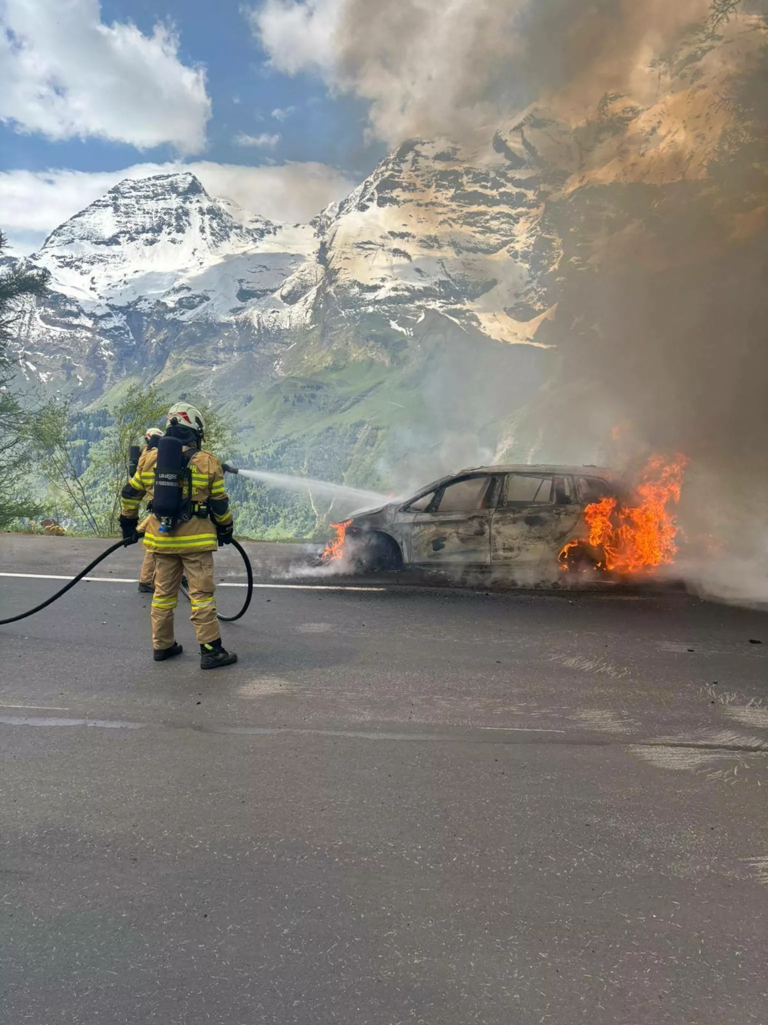 Feuerwehr Fusch im Einsatz: Fahrzeugbrand auf Großglockner ...