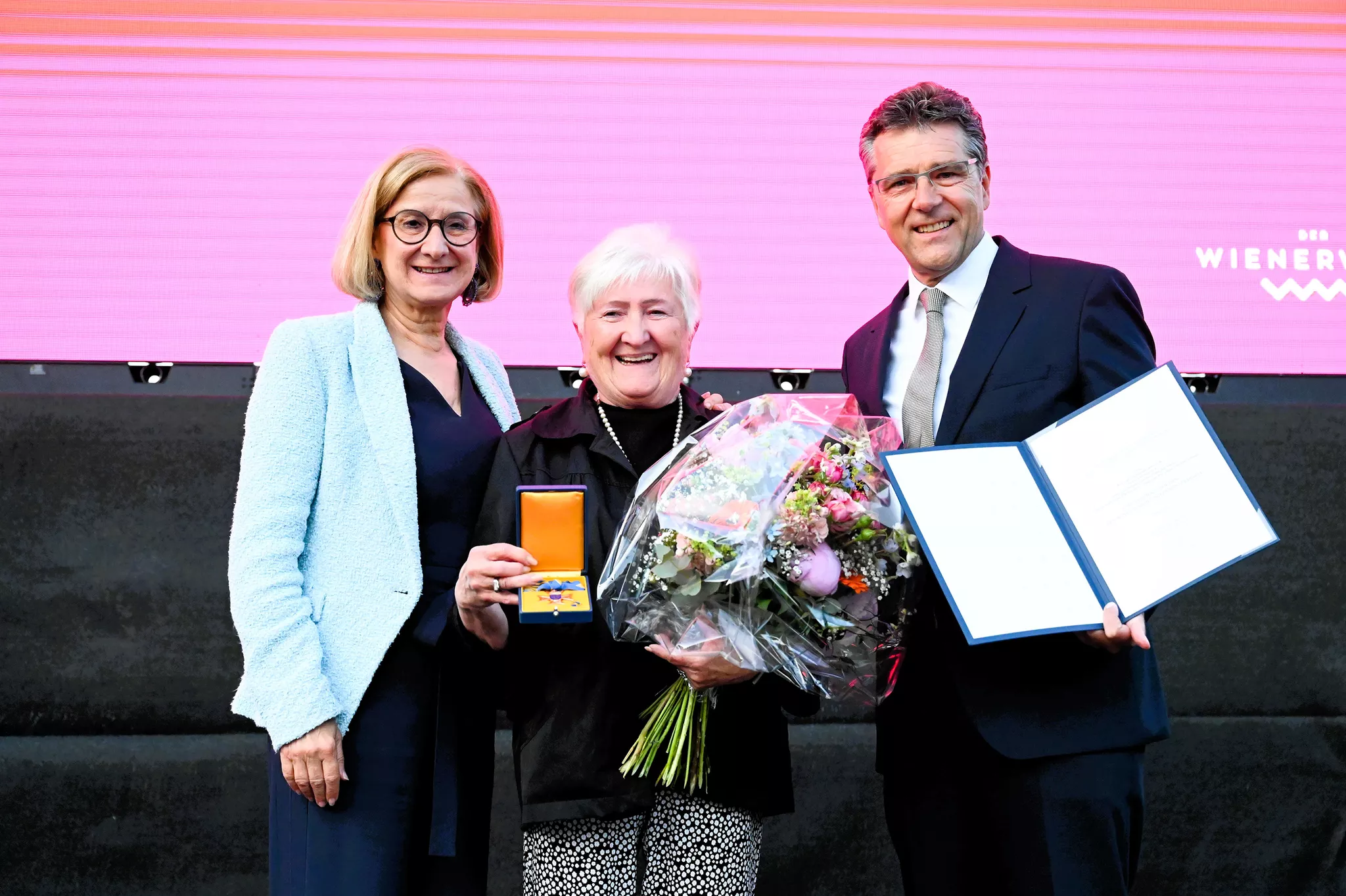 Bad Vöslau: Verdienstzeichen des Landes NÖ für Maria Haarhofer - Baden