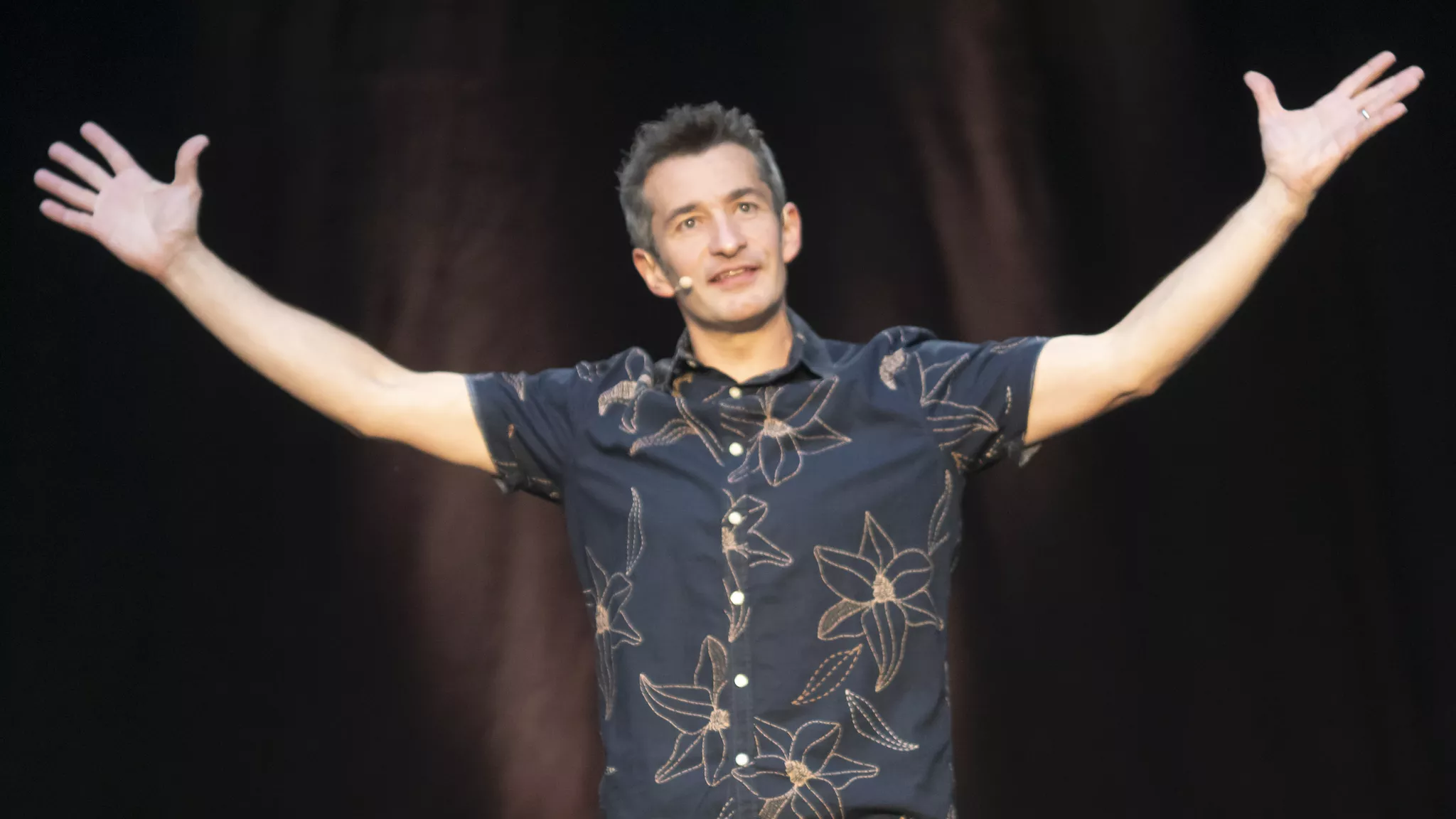 STADT:KULTUR Baden: Mit „STIMMT“ brachte Omar Sarsam die Sommerarena ...