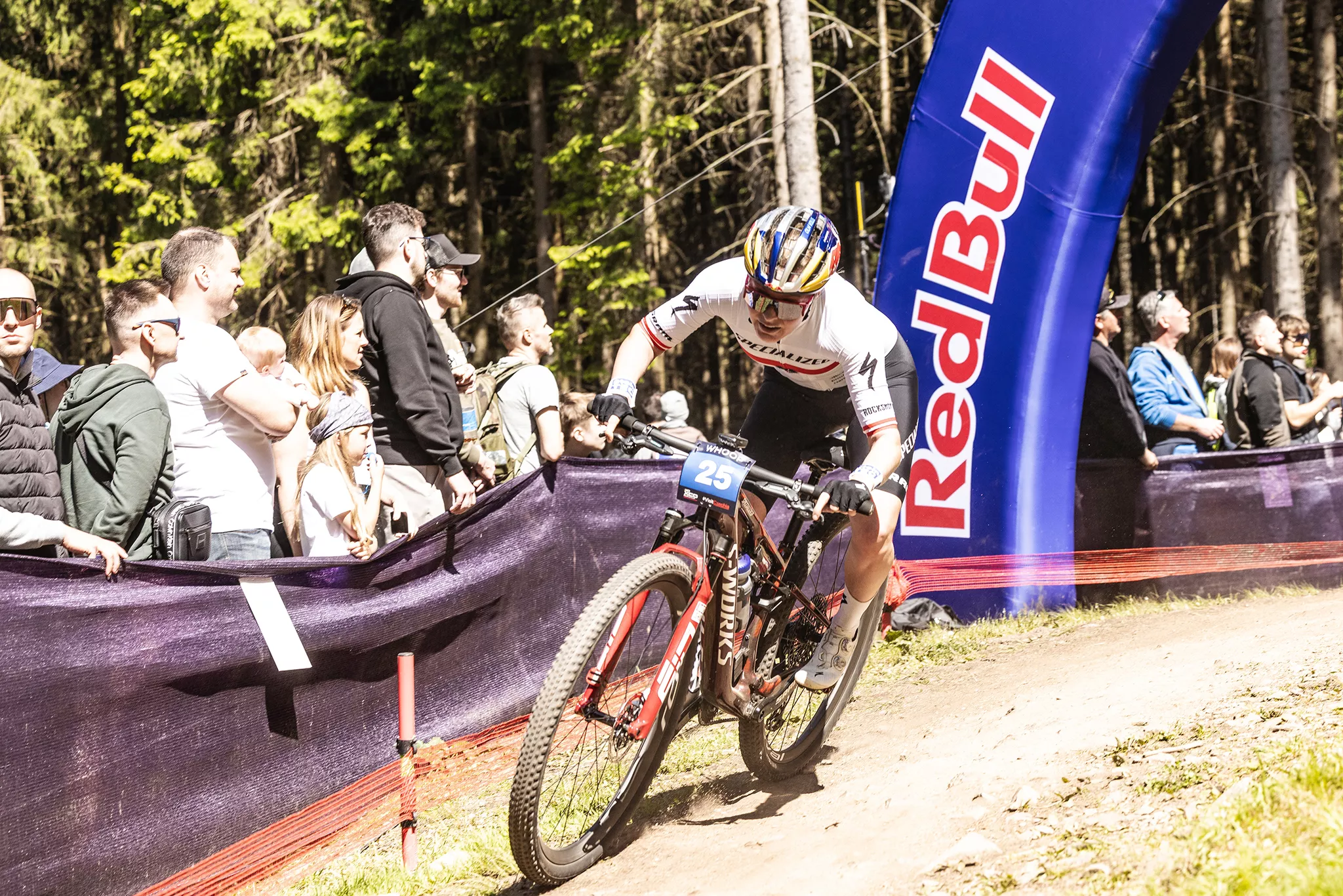 Laura Stigger auf Rang 6 im XCO von Nove Mesto: Es geht in die richtige ...