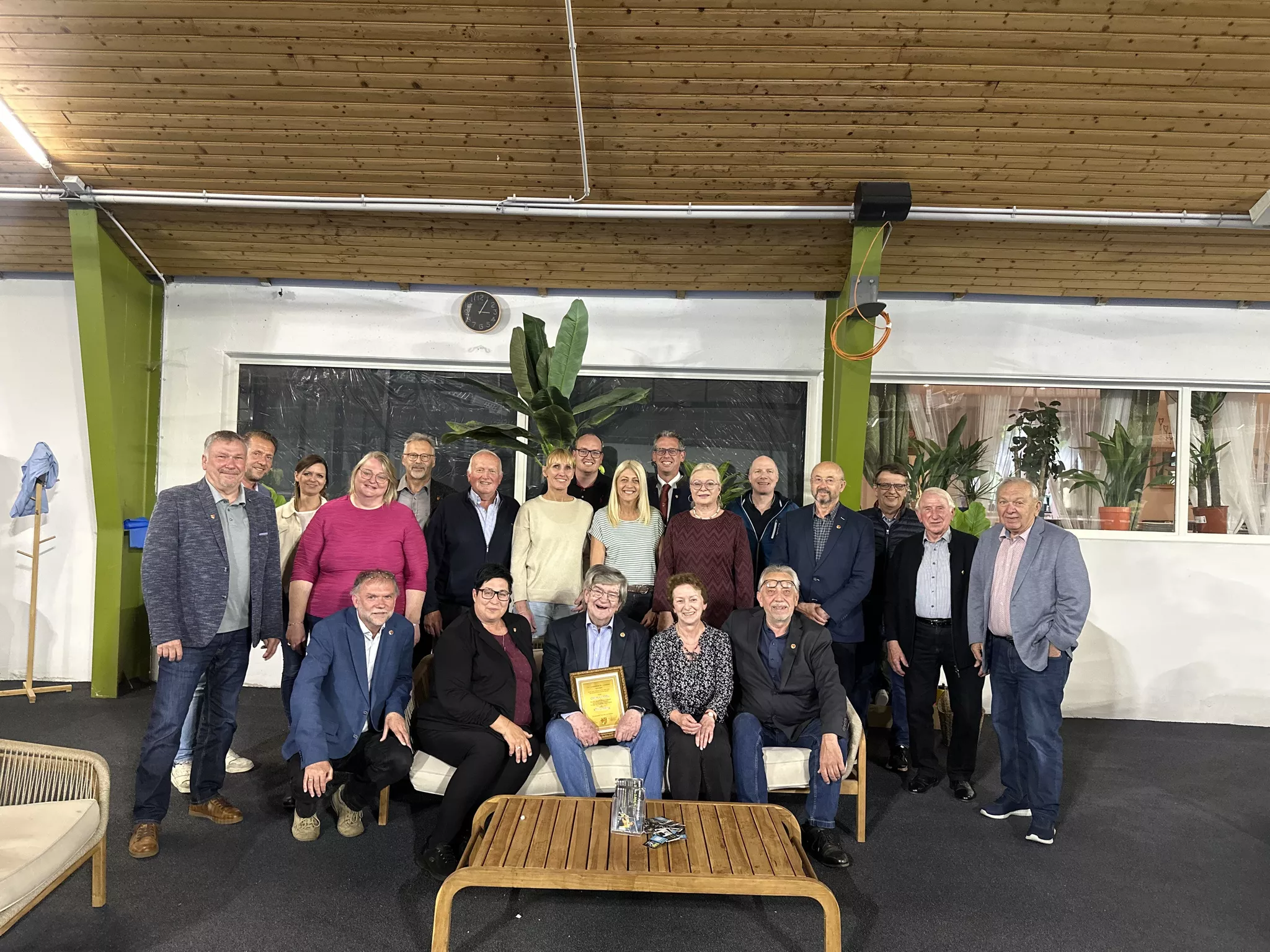 Tattendorf: Ehrenring für 45 Jahre Gemeindearbeit von Othmar Alte - Baden