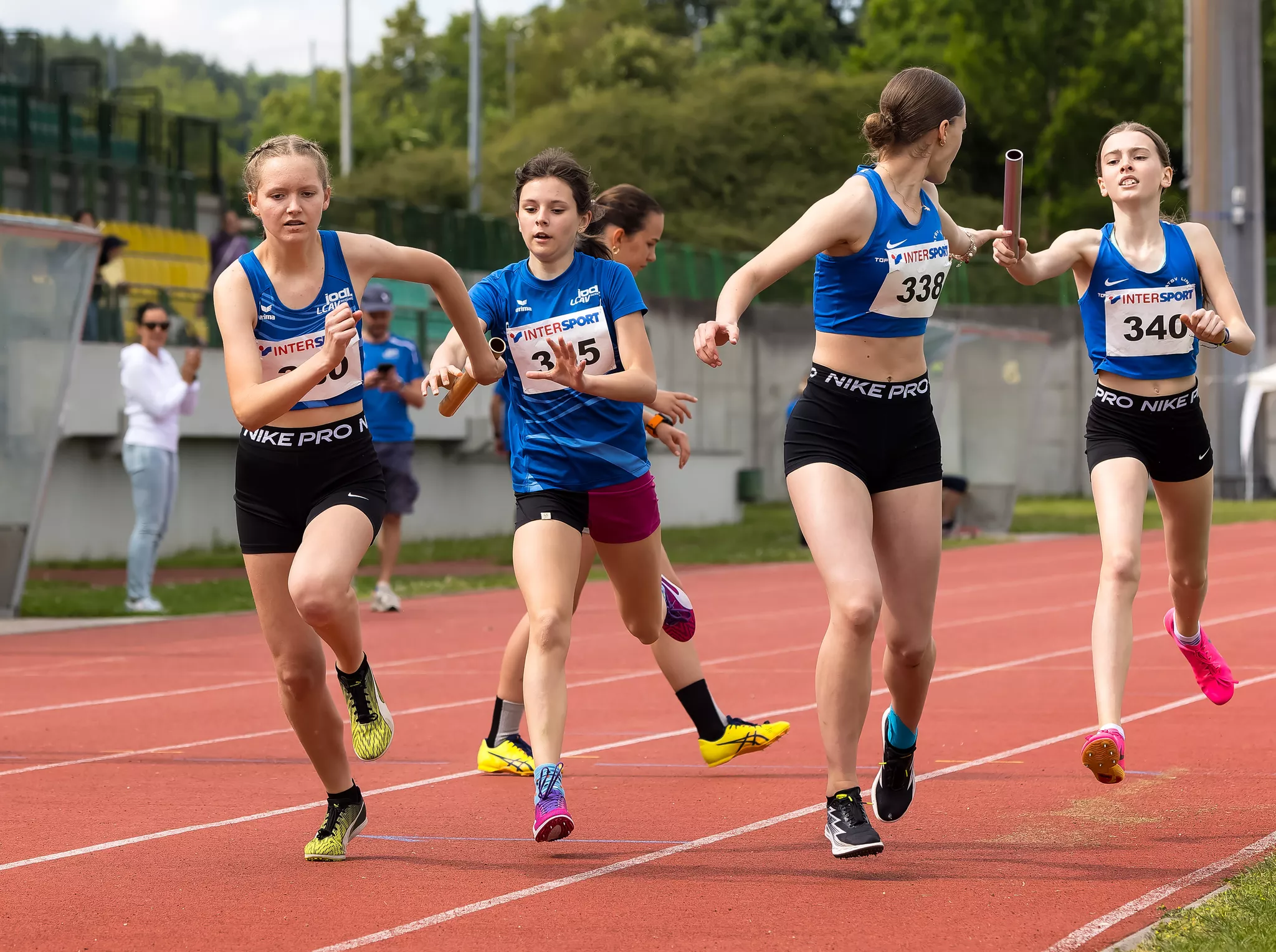 Sparkassen-Meeting: Top-Athleten und junge Talente beim Vöcklabrucker Leichtathletik-Meeting ...