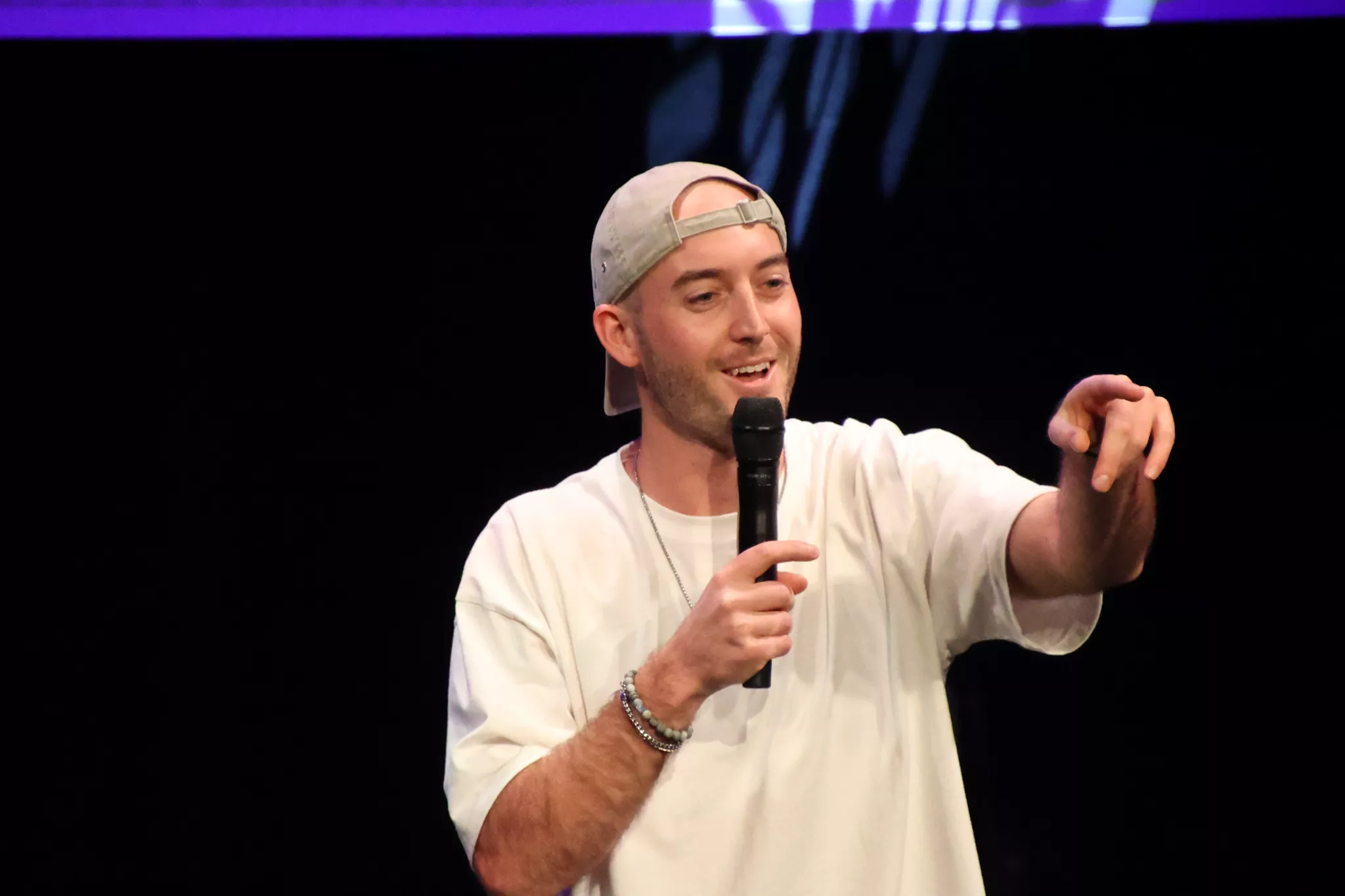 Premiere für Content-Creator im Oval: Austrian Kiwi lud zu erster Show ...