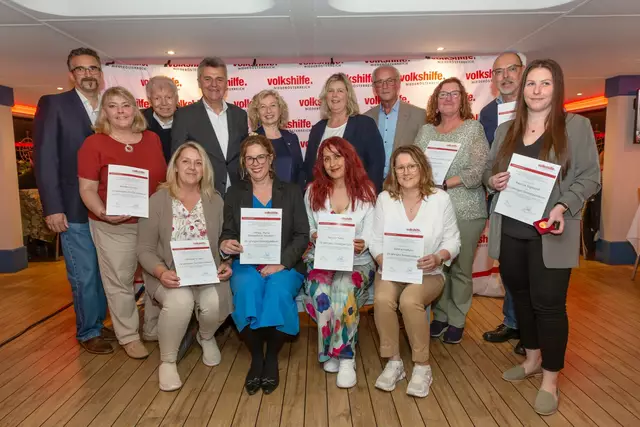 Volkshilfe NÖ: Ehrung langjähriger Wiener Neustädter Mitarbeiter ...