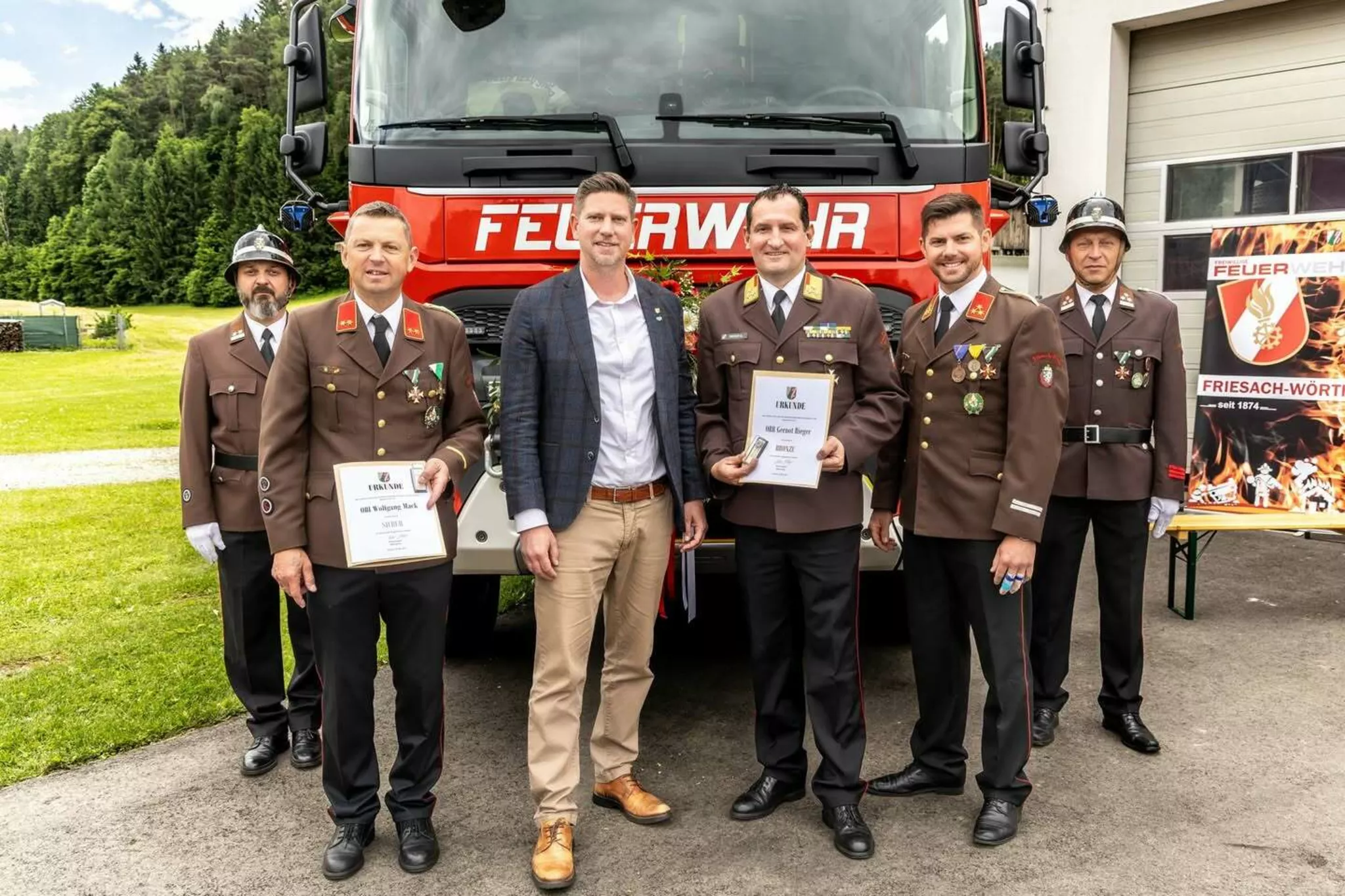 In der Marktgemeinde Gratkorn: Fahrzeugsegnung bei der FF Friesach ...