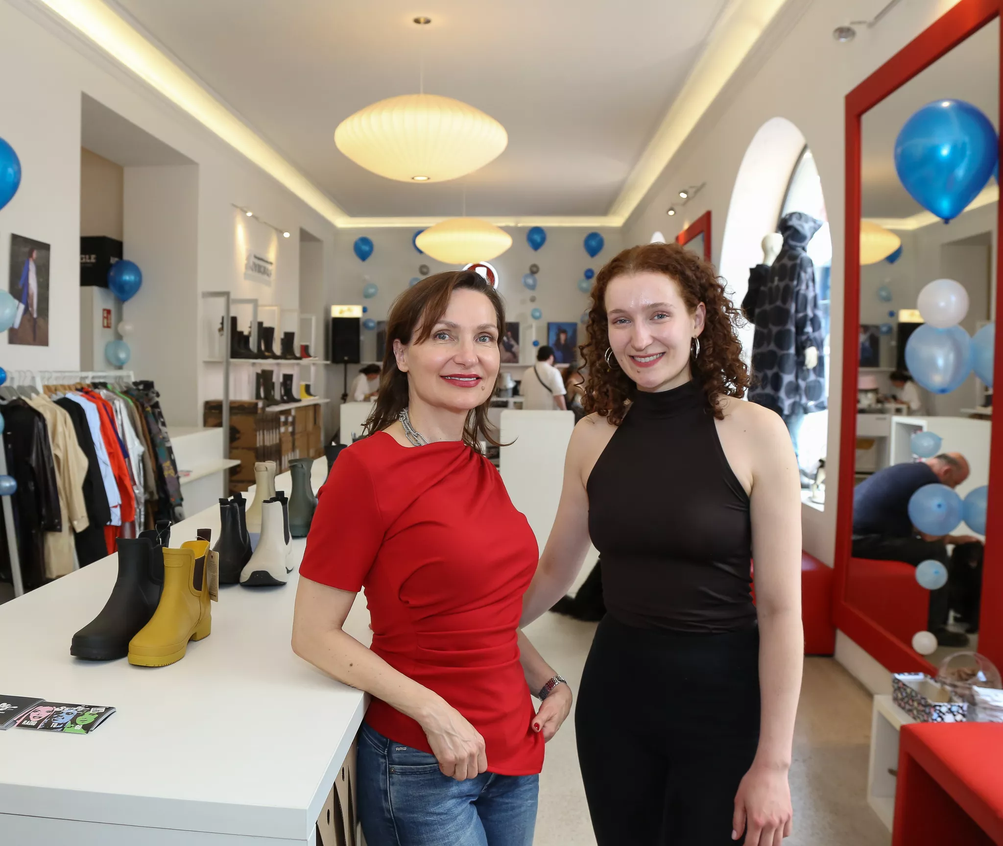 Josefstadt: Das „Gummistiefelhaus“ bietet Regenoutfits mit Stil ...