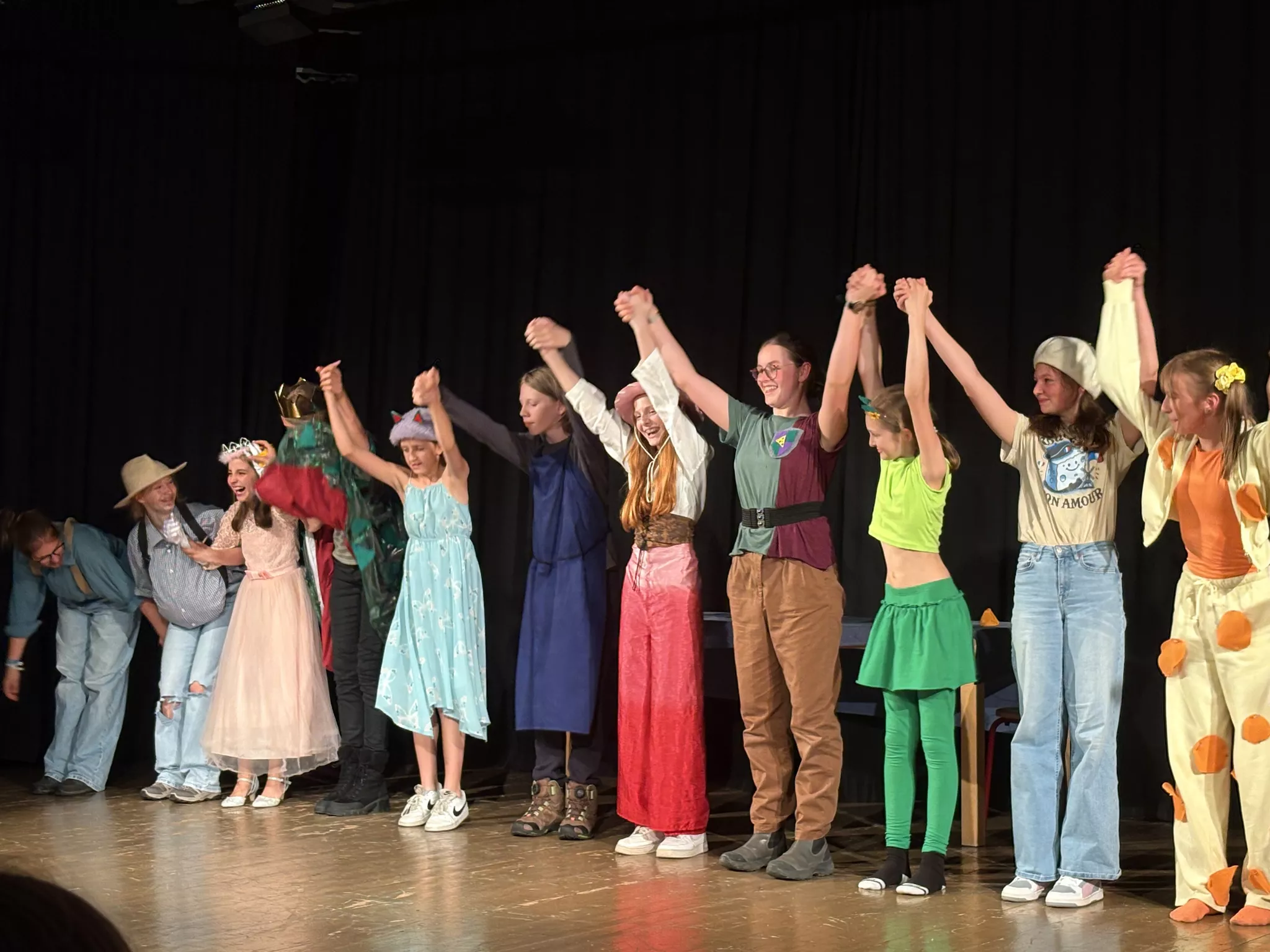 Theaterabenteuer mit den „Drama-Lamas“: Ritter Kamenbert erobert die ...