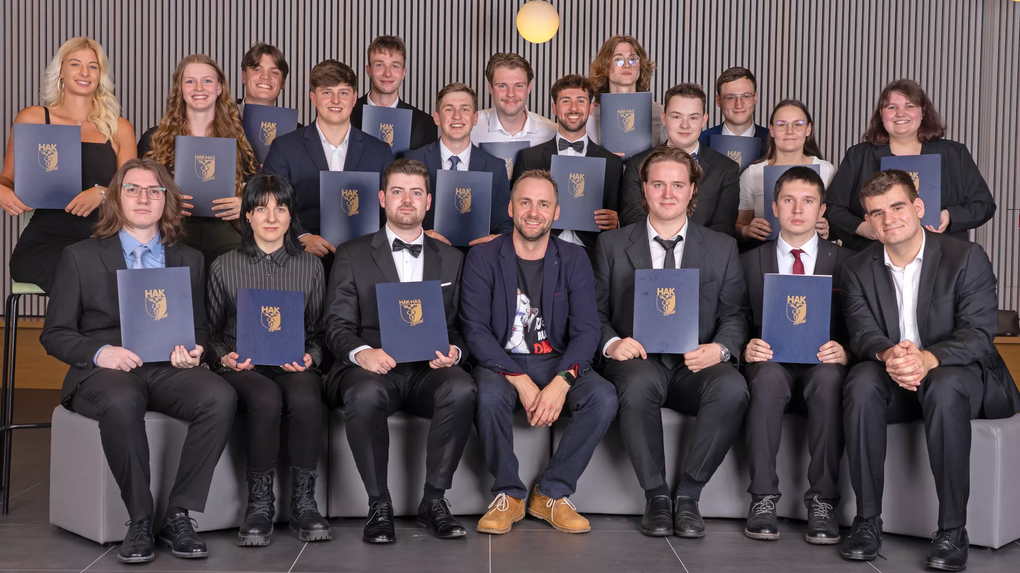 Starke Leistungen bei den Reifeprüfungen: Weiße Fahne für drei ...