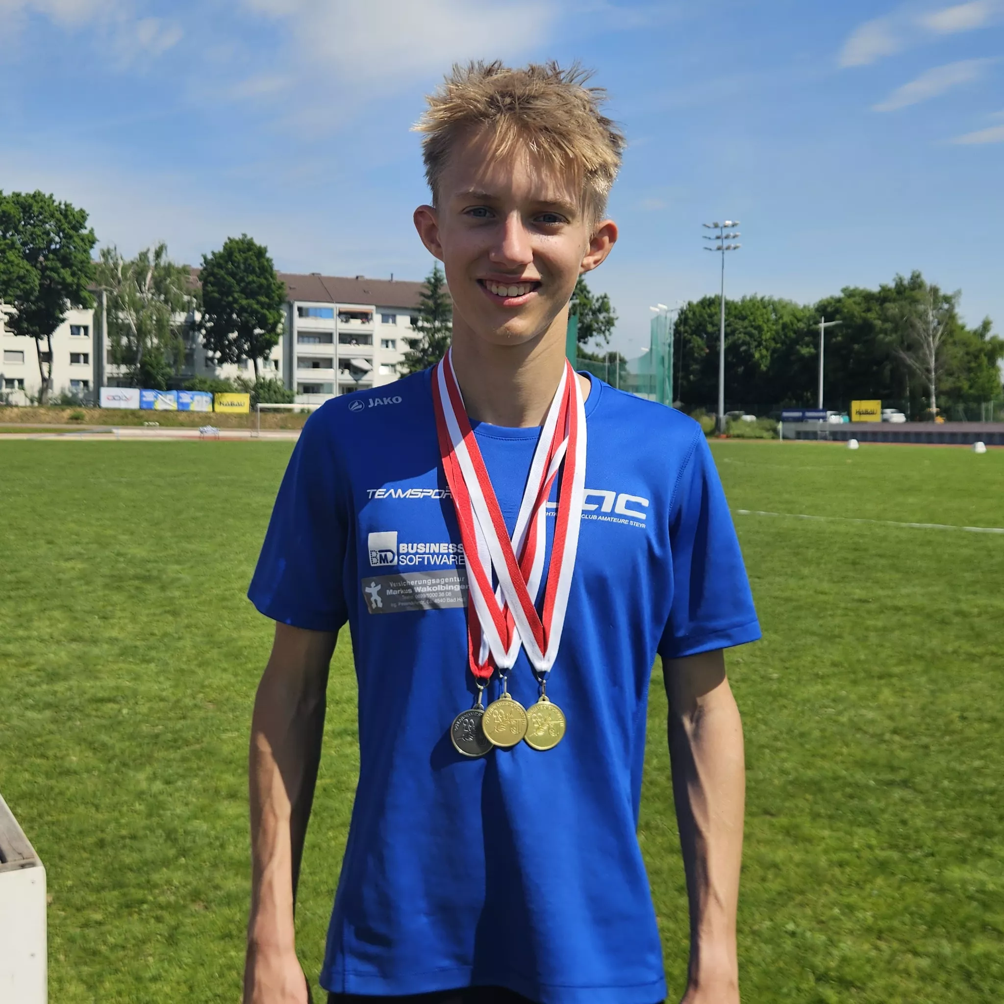 Medaillen und Bestzeiten: Siege und Podestplätze für LAC Athleten - Steyr & Steyr Land