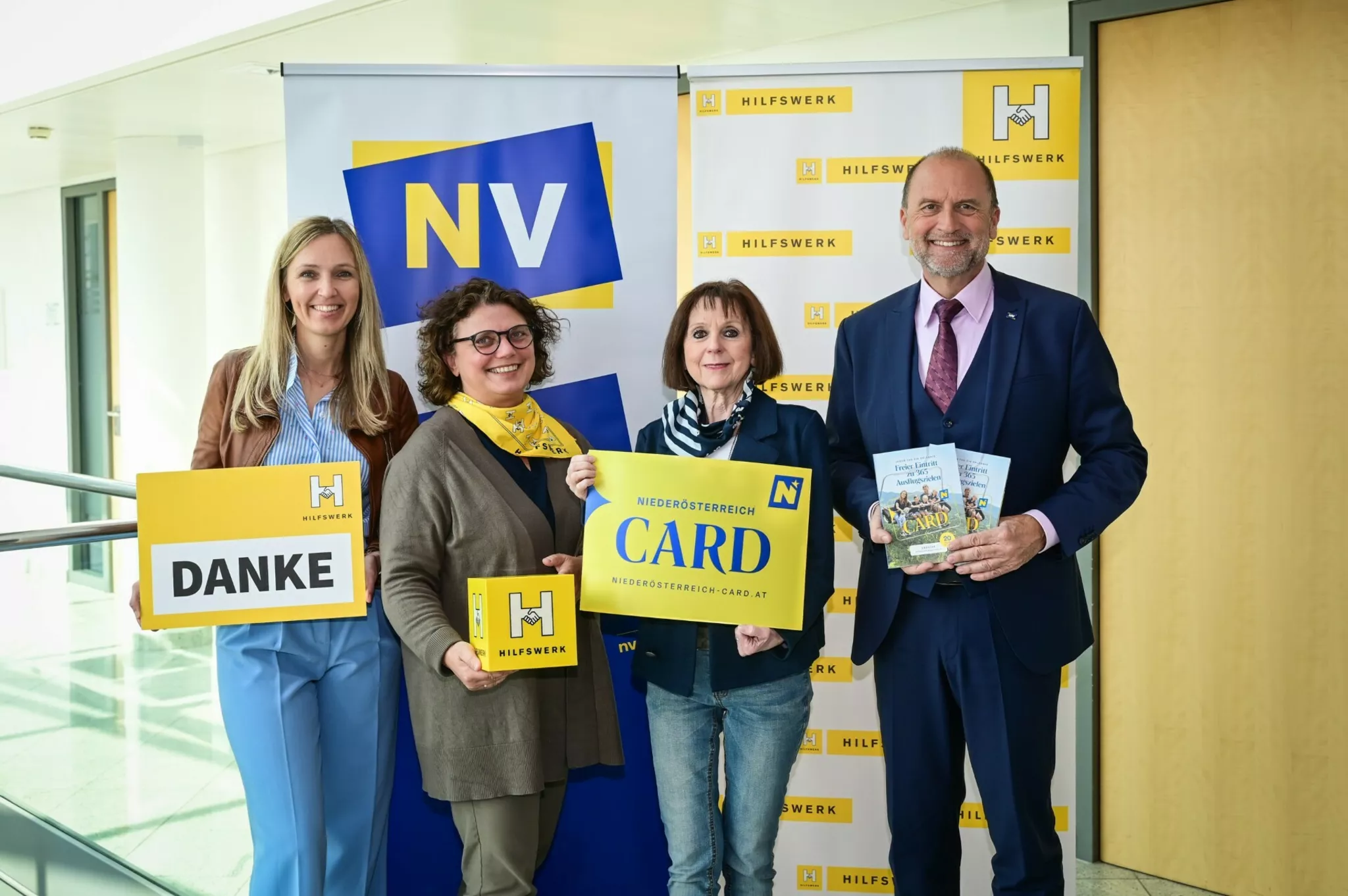 Engagement: Hilfswerk Niederösterreich - Ehrenamtliche erhalten NÖ-Card ...