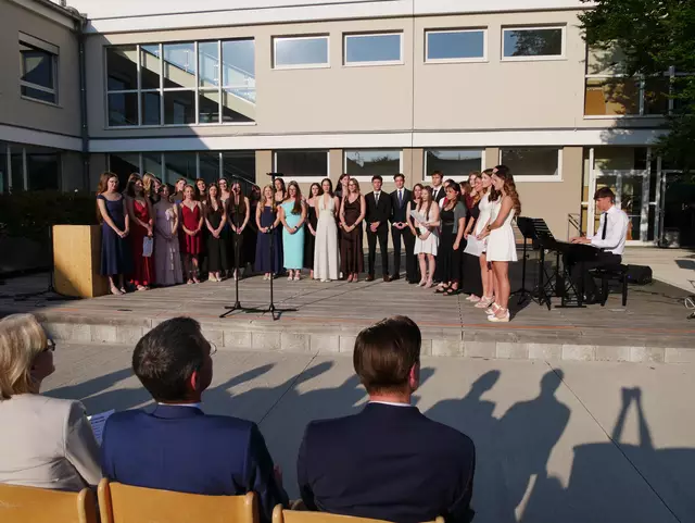 Strahlende Herzen und große Gefühle: Maturafeier am Bundesgymnasium ...