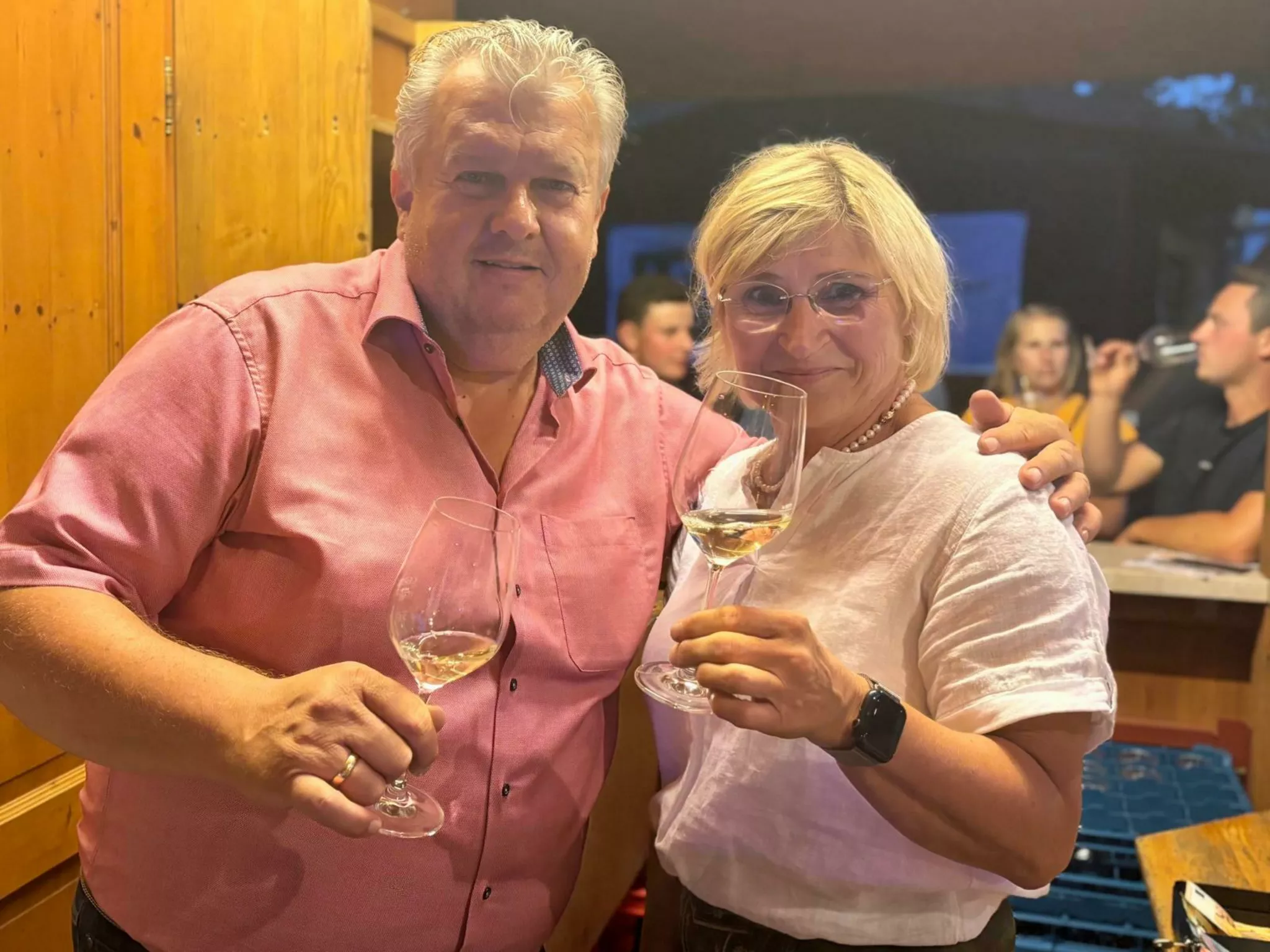 Röschitz trifft Retz: Weinvielfalt der Winzer im Sparkassengarten - Horn