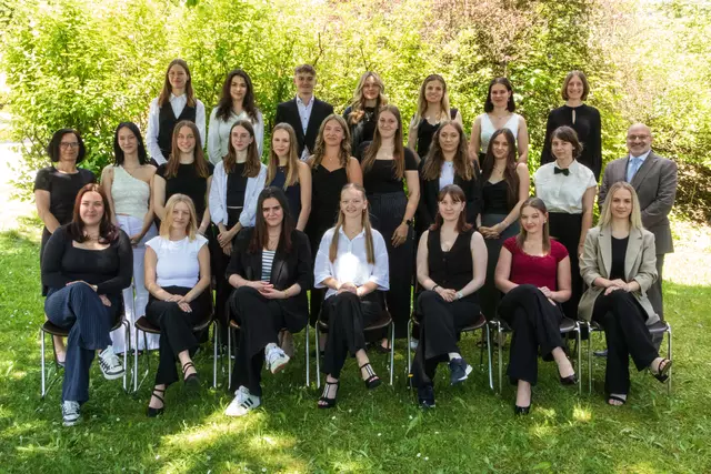Erfolgreich abgeschlossen: Die Maturanten 2025 des BORG Grieskirchen ...