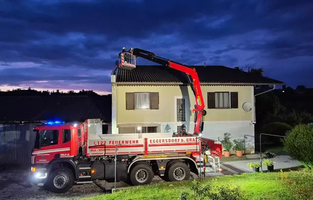 Unwetter in der Steiermark: Mann von Baum getroffen, Dächer abgedeckt ...