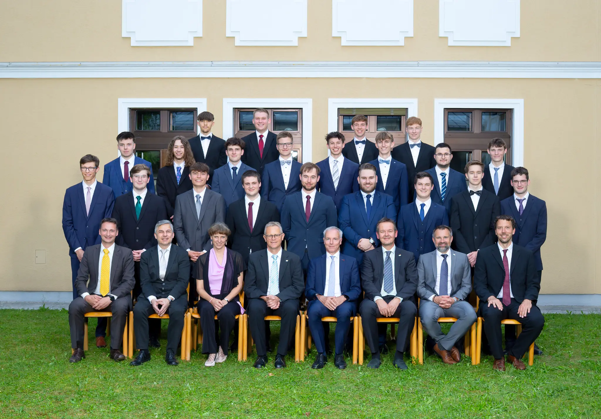 HTL Waidhofen/Ybbs: Weiße Fahne für die Elektrotechniker der HTL ...