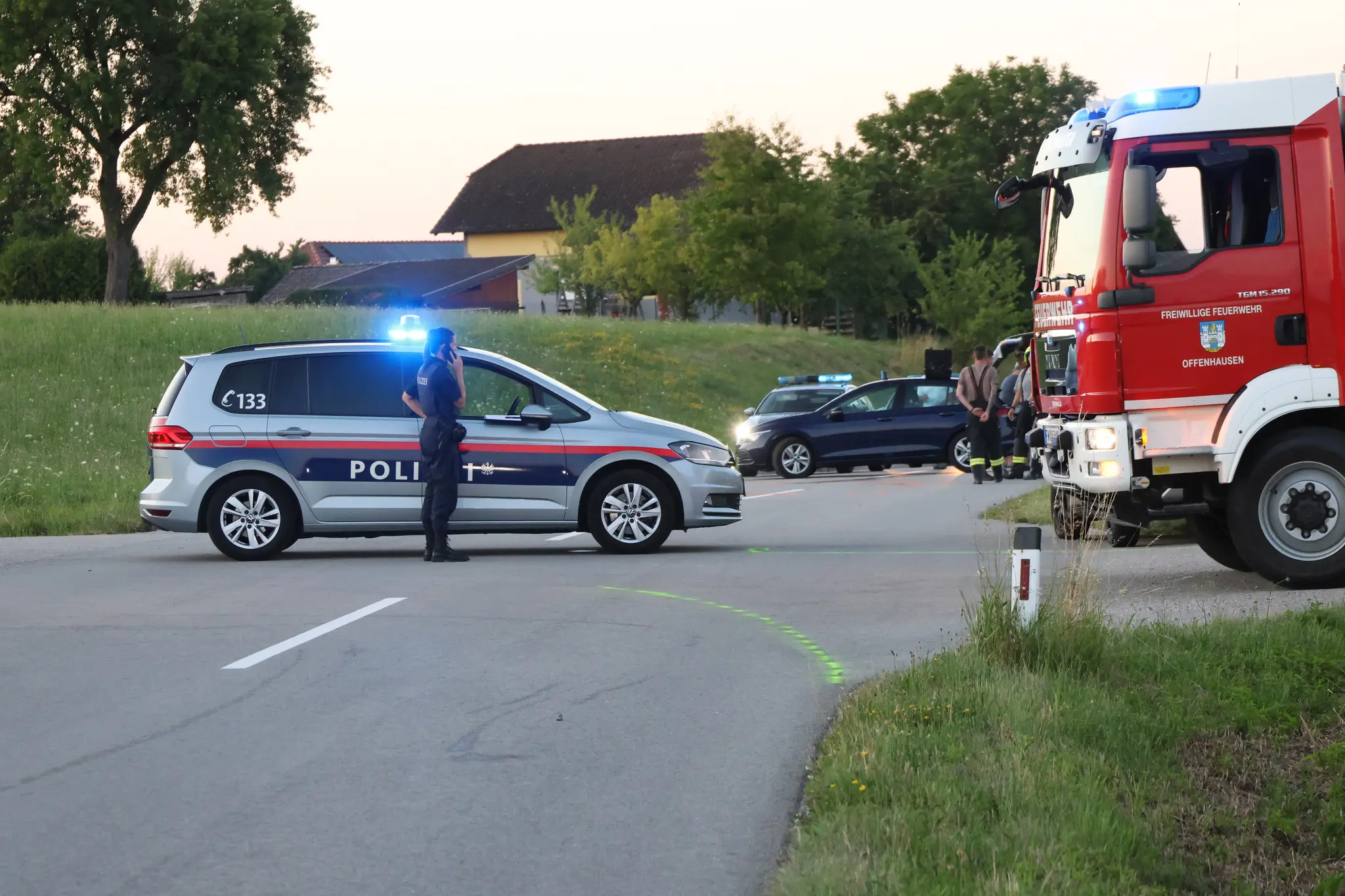Schwerer Verkehrsunfall in Offenhausen: 13-jährige Radfahrerin stirbt nach Crash mit Auto - Wels ...