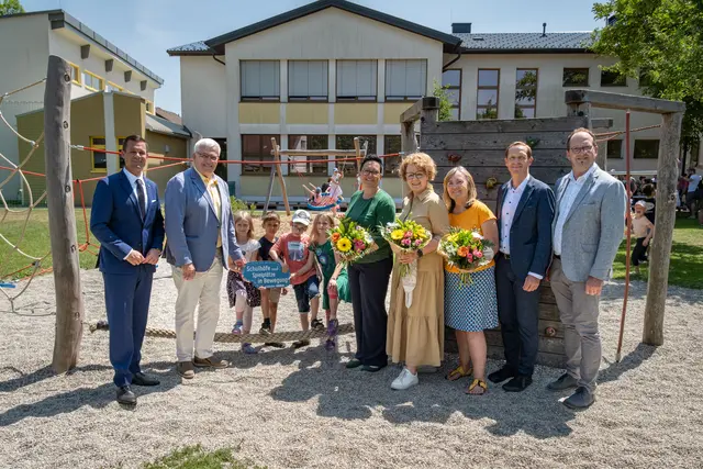 Bokep indonesia ngewe when the door opened, I was met by