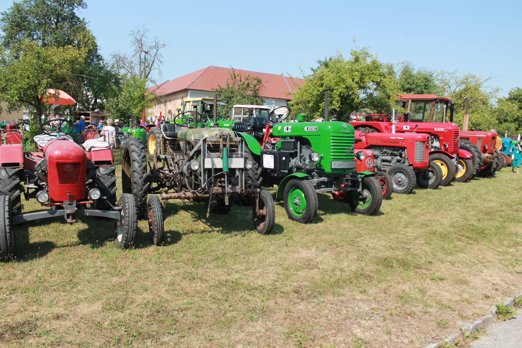 Bildergalerie: Traktor-Oldtimer-Treffen mit Frühschoppen in Pasching steht am Programm - Linz-Land