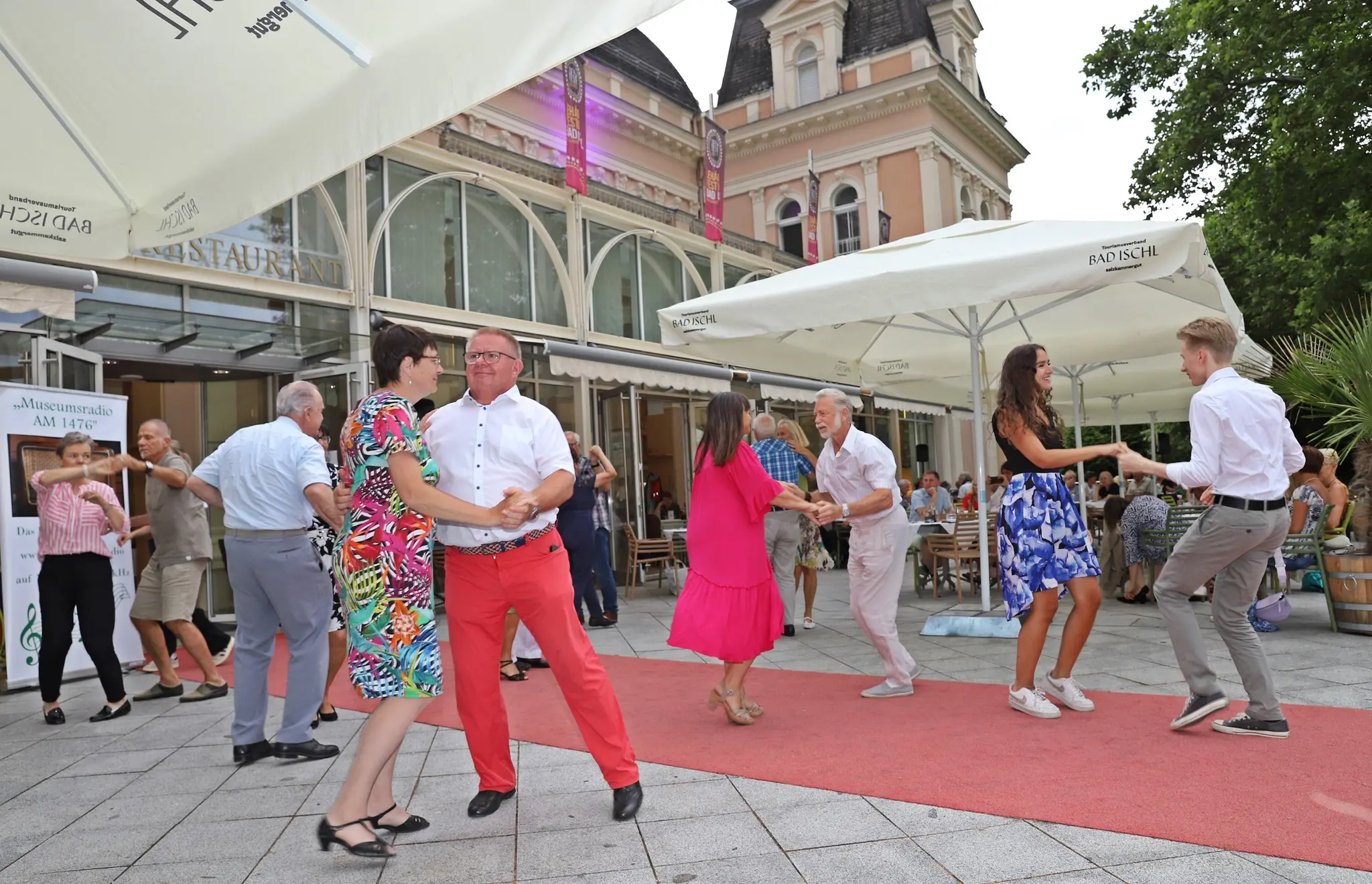 Tolle Stimmung in Bad Ischl: Pirni's Tanzpalast begeistert auf der ...