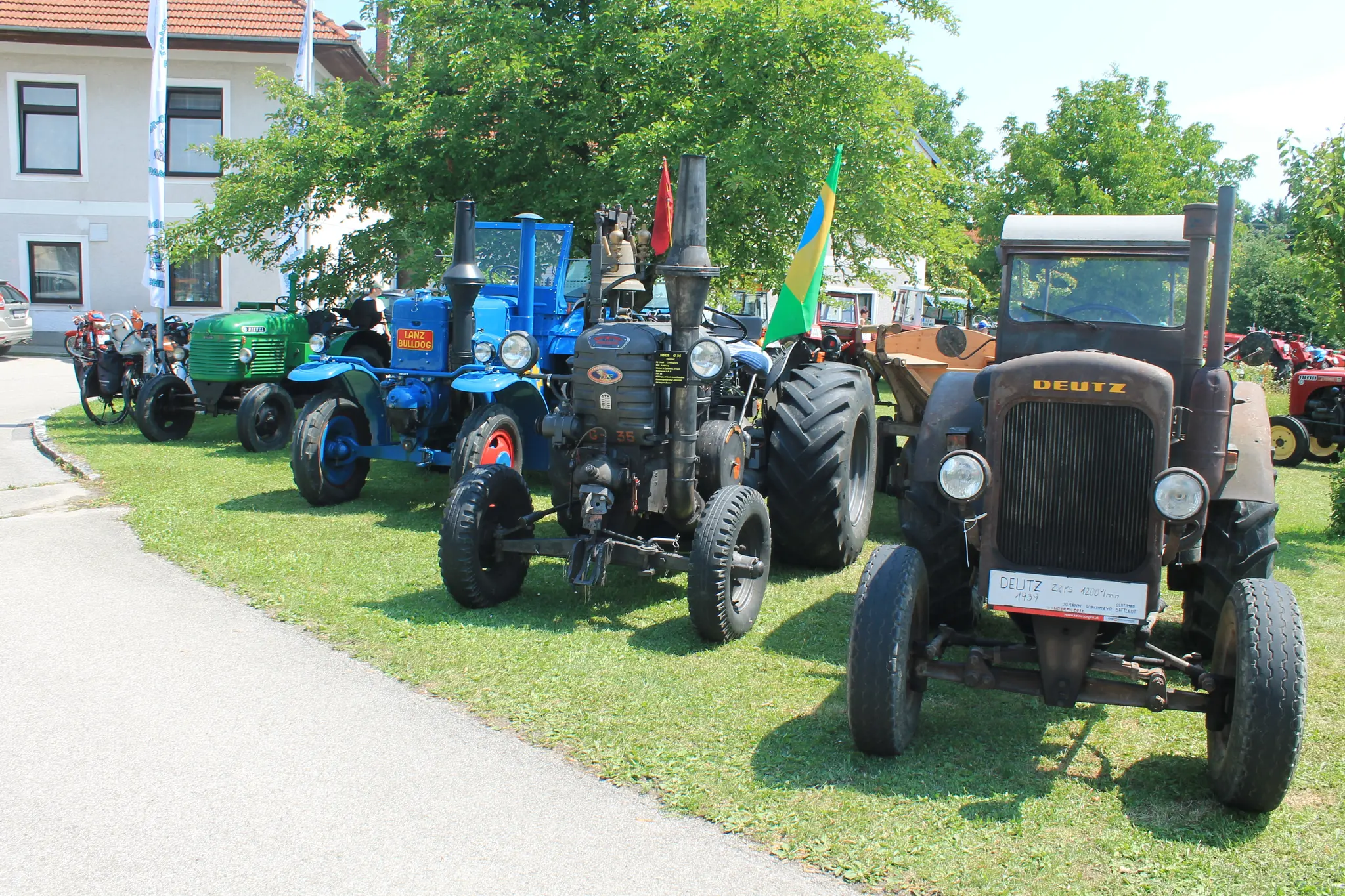 Bildergalerie: Fotos vom Traktor-Oldtimer-Treffen mit Frühschoppen in Pasching - Linz-Land