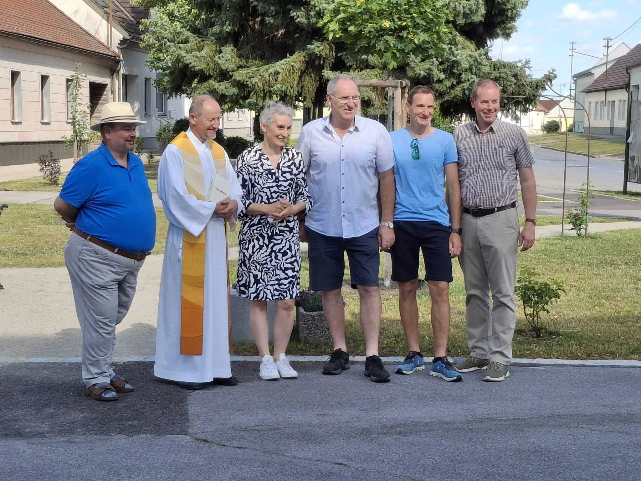 Wulzeshofen erblüht: Neuer Dorfplatz als grünes Herzstück eröffnet ...