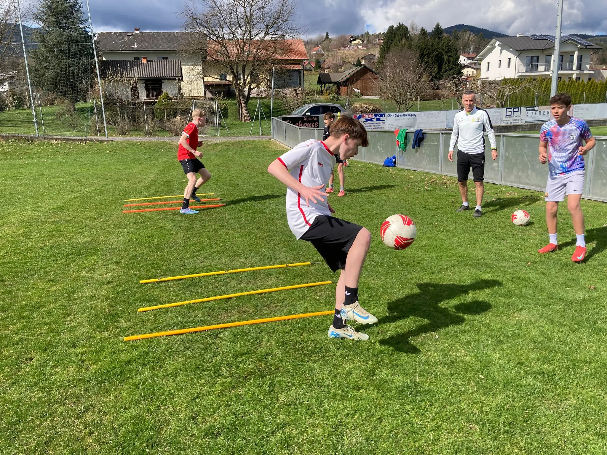 Ab Schuljahr 2025/26: MS Bad Schwanberg setzt Fußball auf den ...