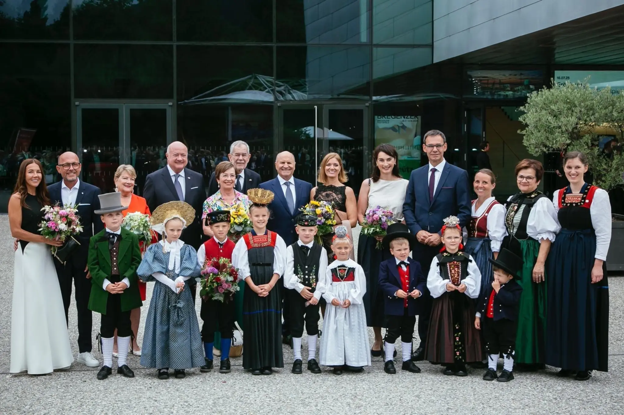 Bregenzer Festspiele 2025: Vorsichtig optimistisch und mit einem Schuss ...