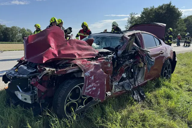 Großer Einsatz in Andorf: Schwerer Verkehrsunfall mit vier Verletzten - Schärding