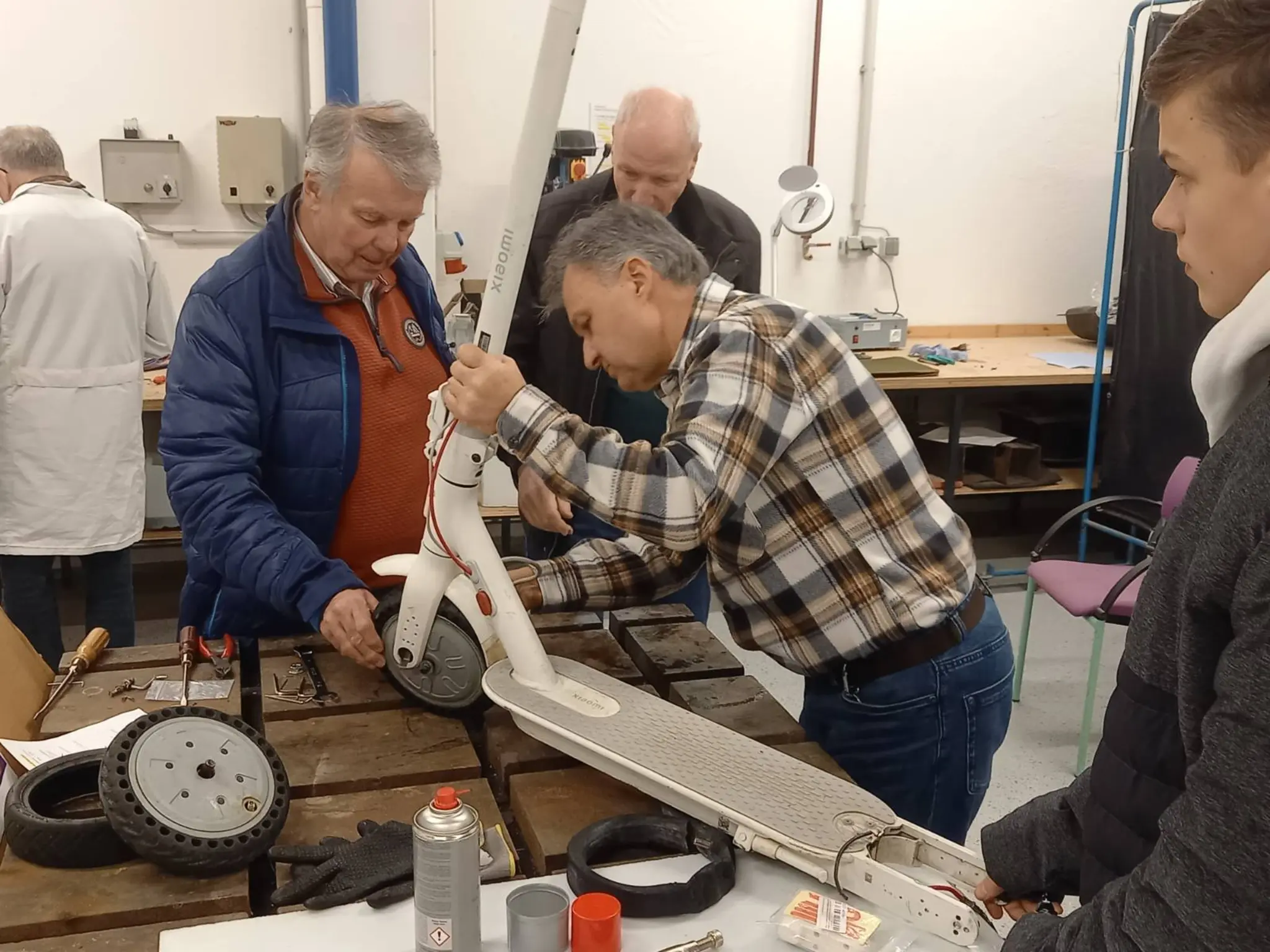 Repair-Cafès & ReVital: Zweite Chanze für kaputte Dinge - Steyr & Steyr ...