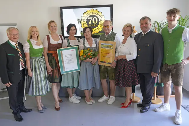 Stolzes Firmenjubiläum: 70 Jahre Trachtenmode Hiebaum in Studenzen ...