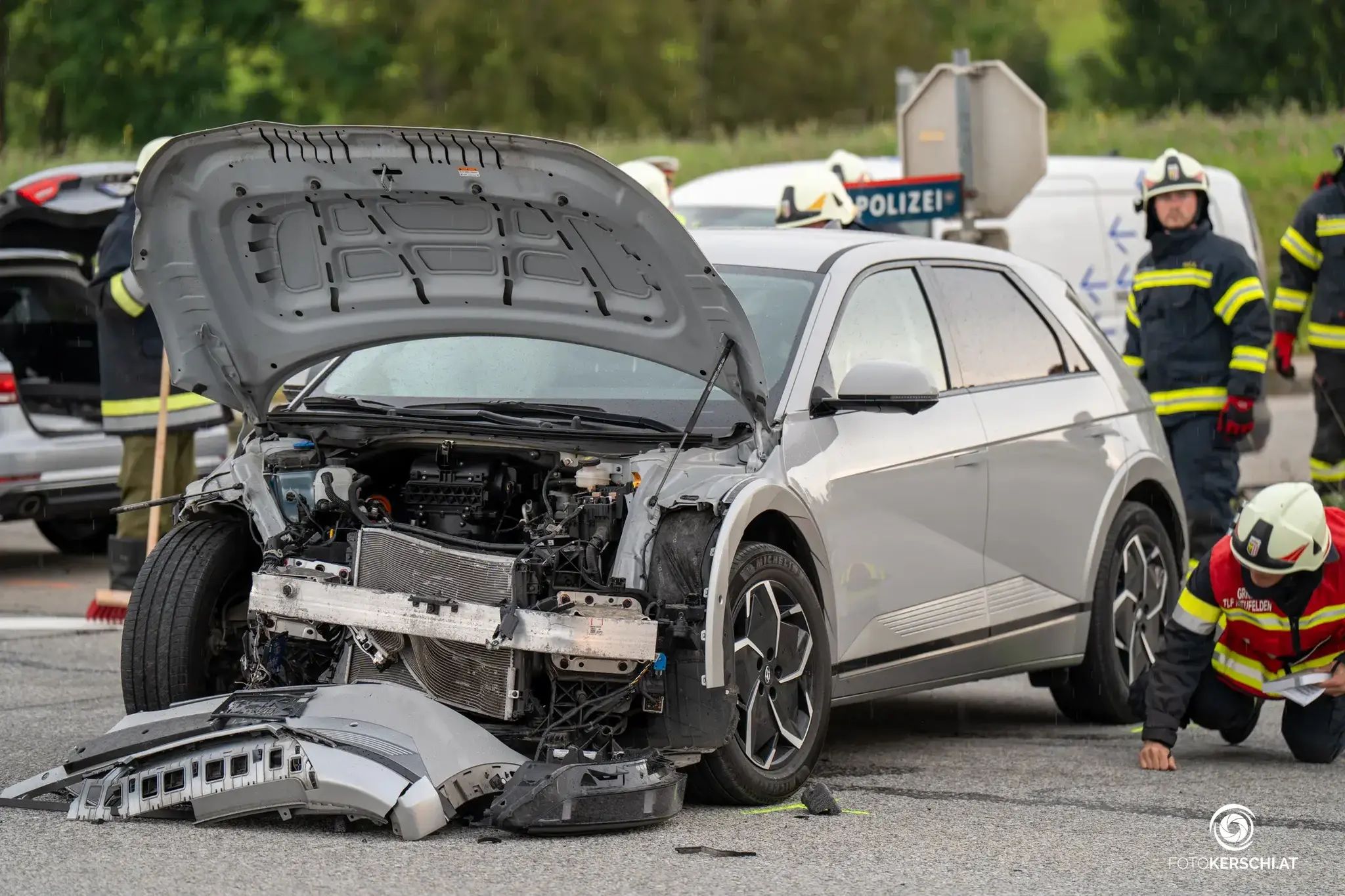 Verkehrsunfall auf der B127: Unfall auf der Neufeldner Kreuzung fordert zwei Verletzte - Rohrbach