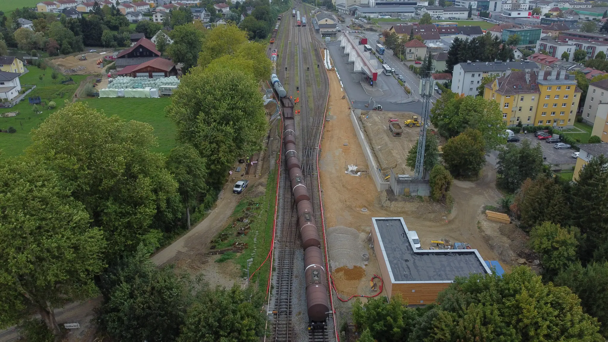 Vorfall am Bahnhof Ried: Streckensperren nach Waggonentgleisung - Ried