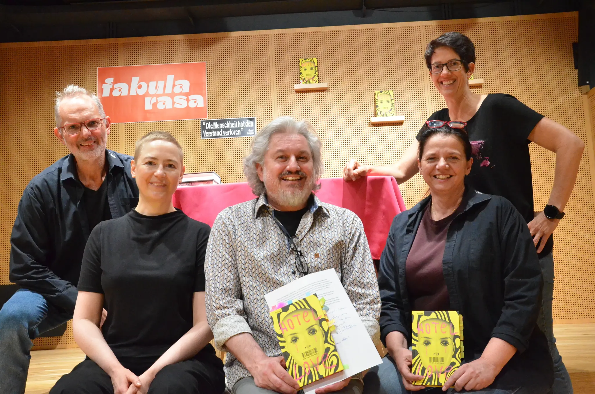 Telfs: fabula rasa 2025: "Hotel LOVE", raffinierte Meta-Ebenen und eine ...