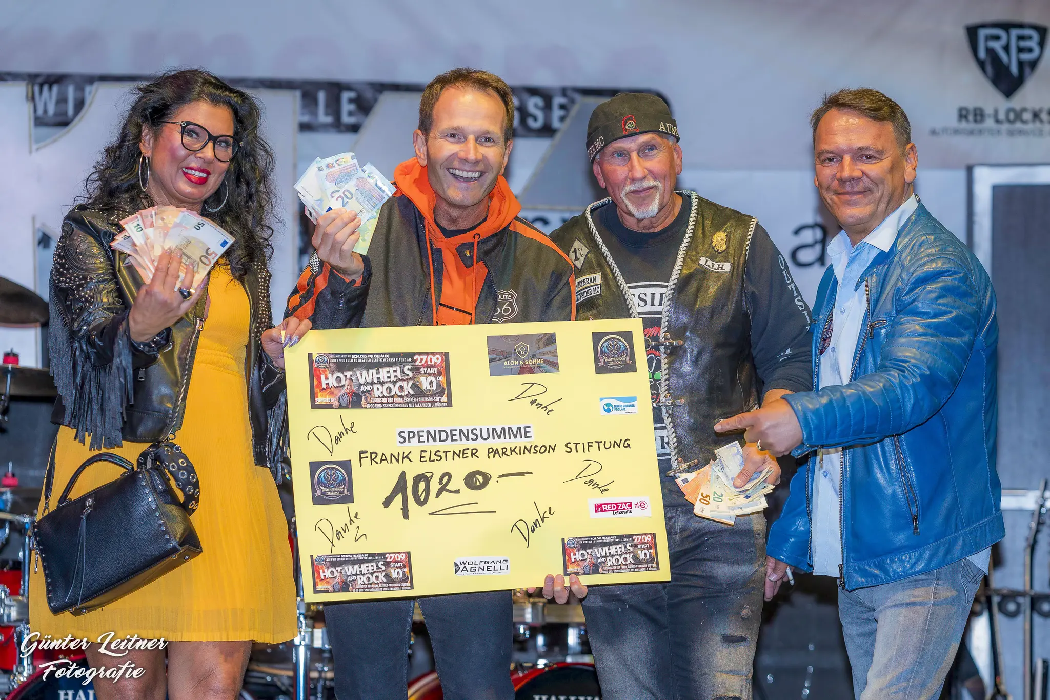 MONEY MAKER SORGT FÜR GELDREGEN: bewegende Scheckübergabe bei HOT ...
