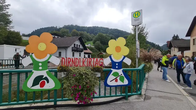 Dirndlkirtag Frankenfels Teil 1: Farbenfroher Dirndlkirtag im ...