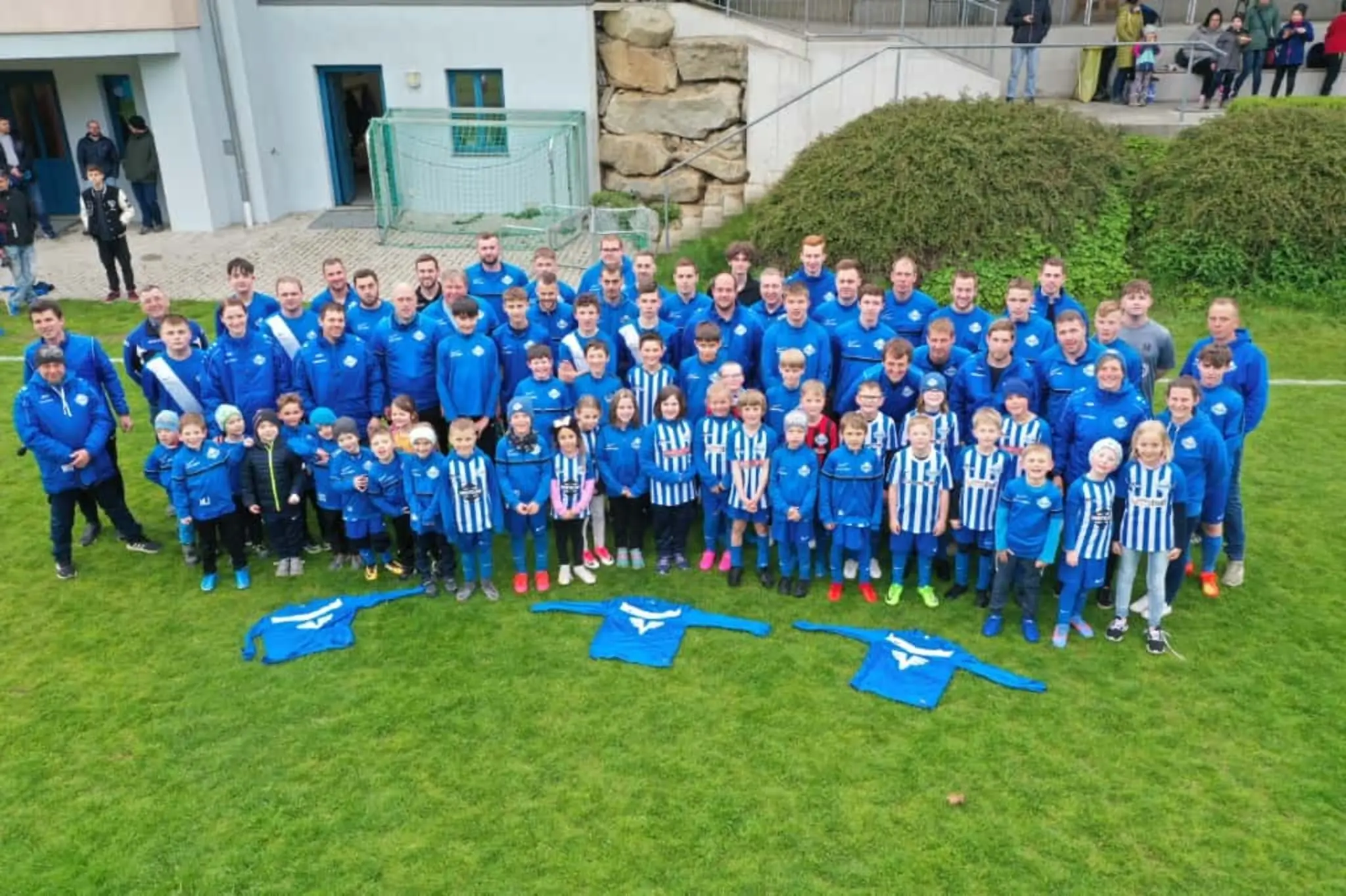 Benefiz-Fußballmatch: USV St. Leonhard kickt für Familie verunglückter ...