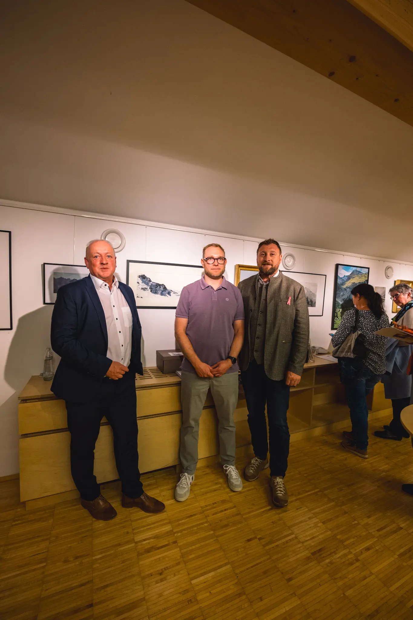 Vernissage: Reimert's "Bergwelten" in Raiffeisenbank zu sehen - Stubai ...