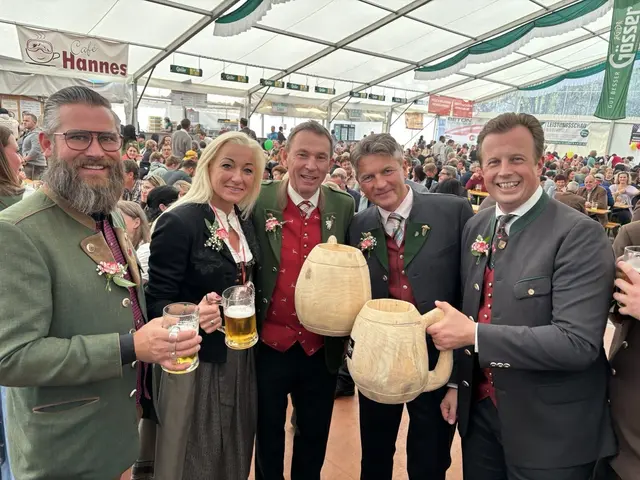 Traditioneller Maxlaun: Gelebtes Brauchtum am Niederwölzer Maxlaunmarkt ...
