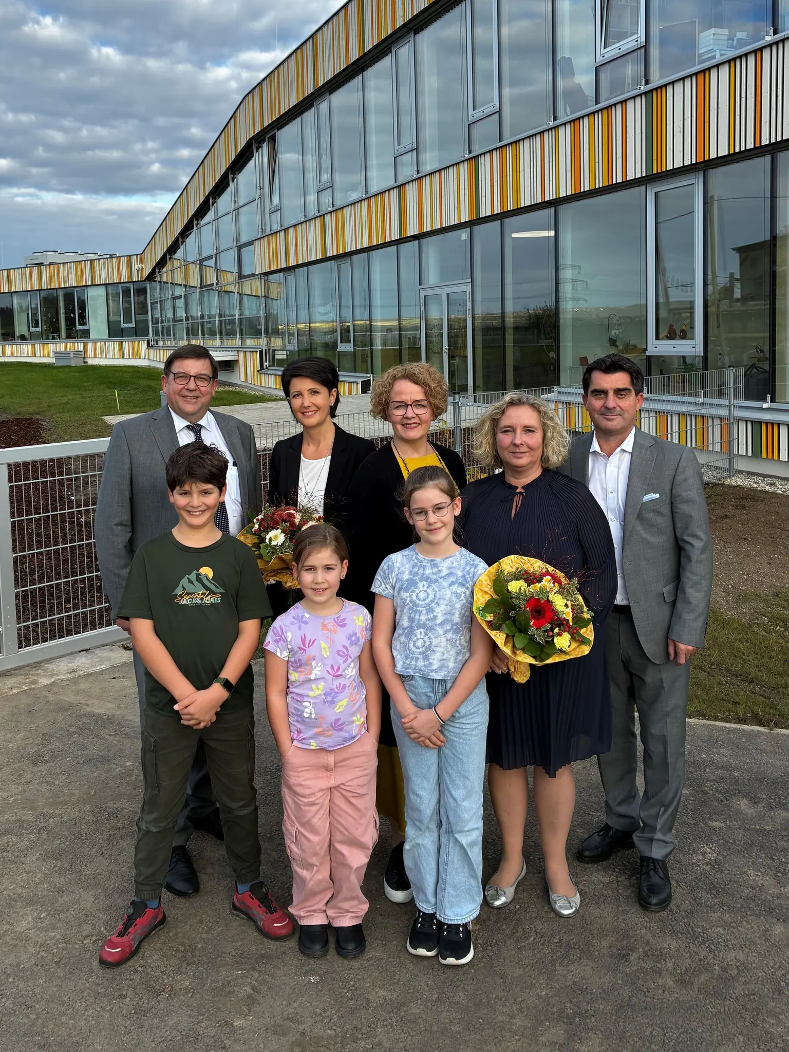 Eröffnung der Volksschule Hagenbrunn: "Moderne Lernumgebung für die ...