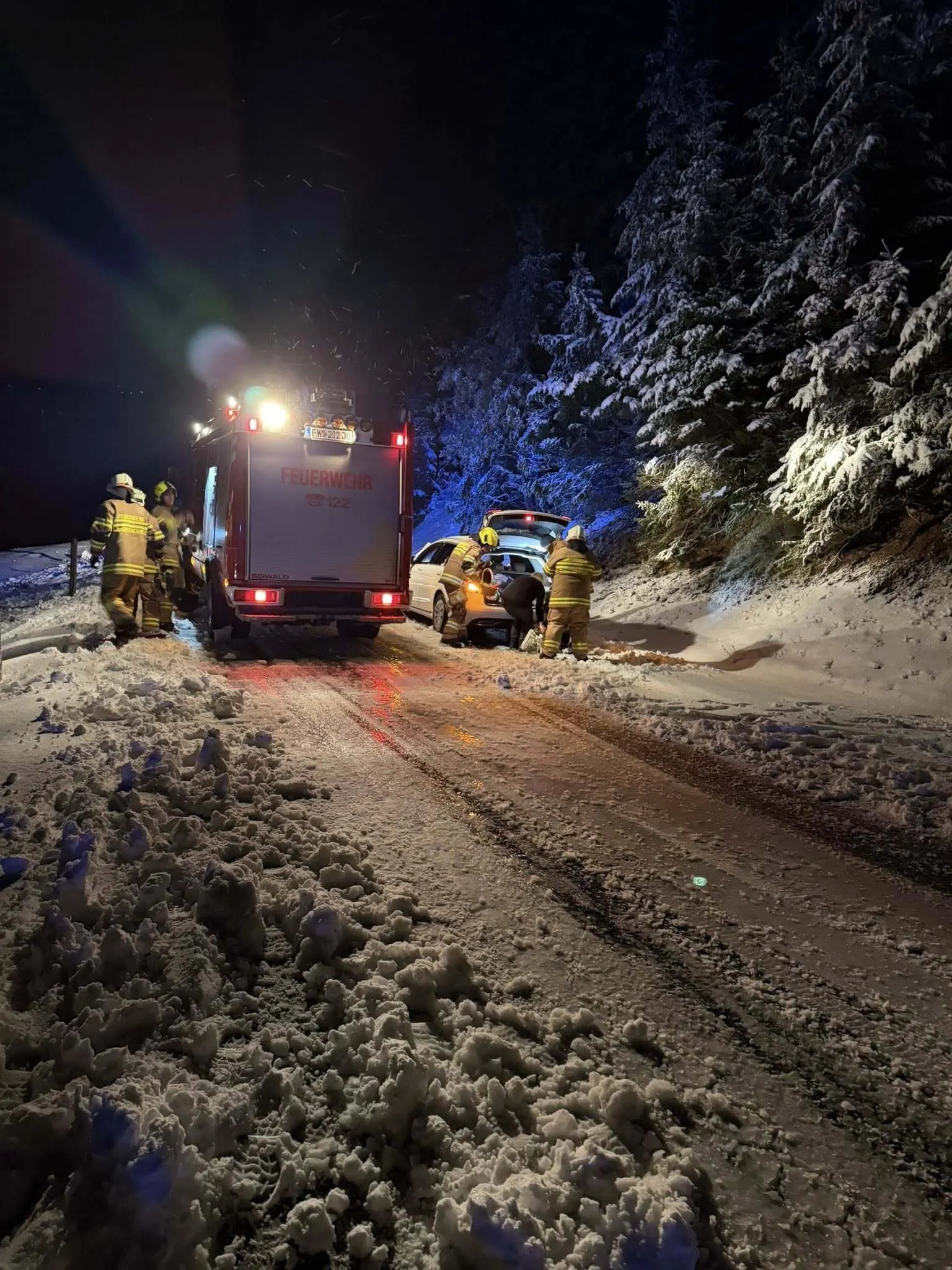 Mühlbach: Mehrere Fahrzeugbergungen nach Wintereinbruch auf der B164 ...