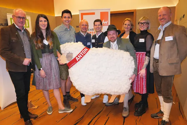 Junge Wirtschaft: Wiesn-Stimmung bei Isolena in Waizenkirchen ...