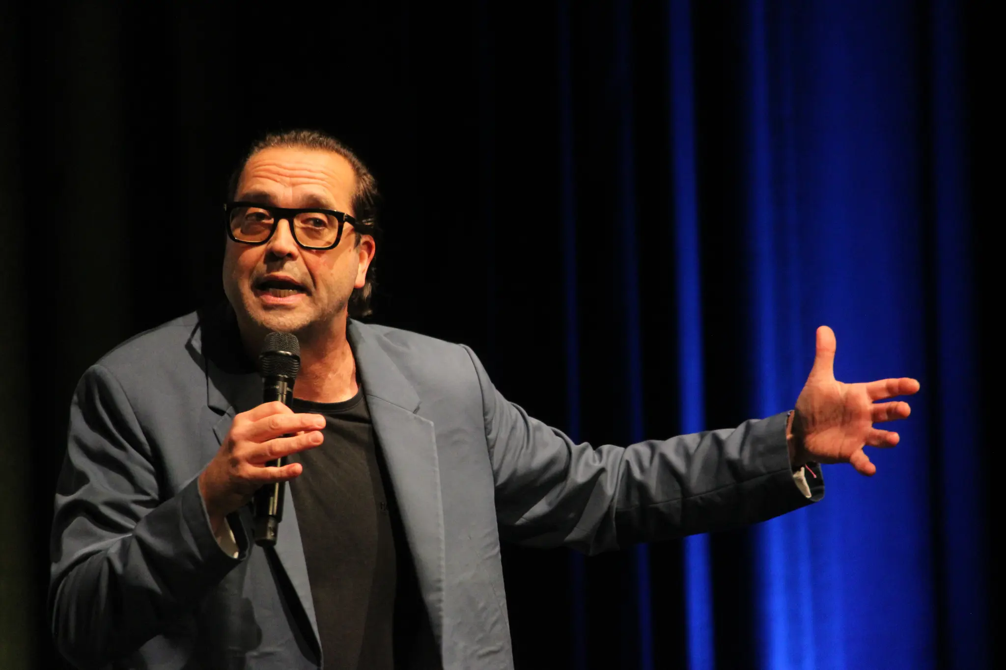 Benefiz Kabarett: Gerald Fleischhacker frisch rasiert im Kunsthaus Weiz ...