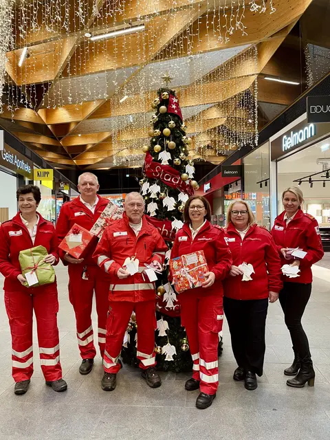 Im Hey! Steyr: Rotkreuz-Wunschbaum bringt Weihnachtsfreude - Steyr ...