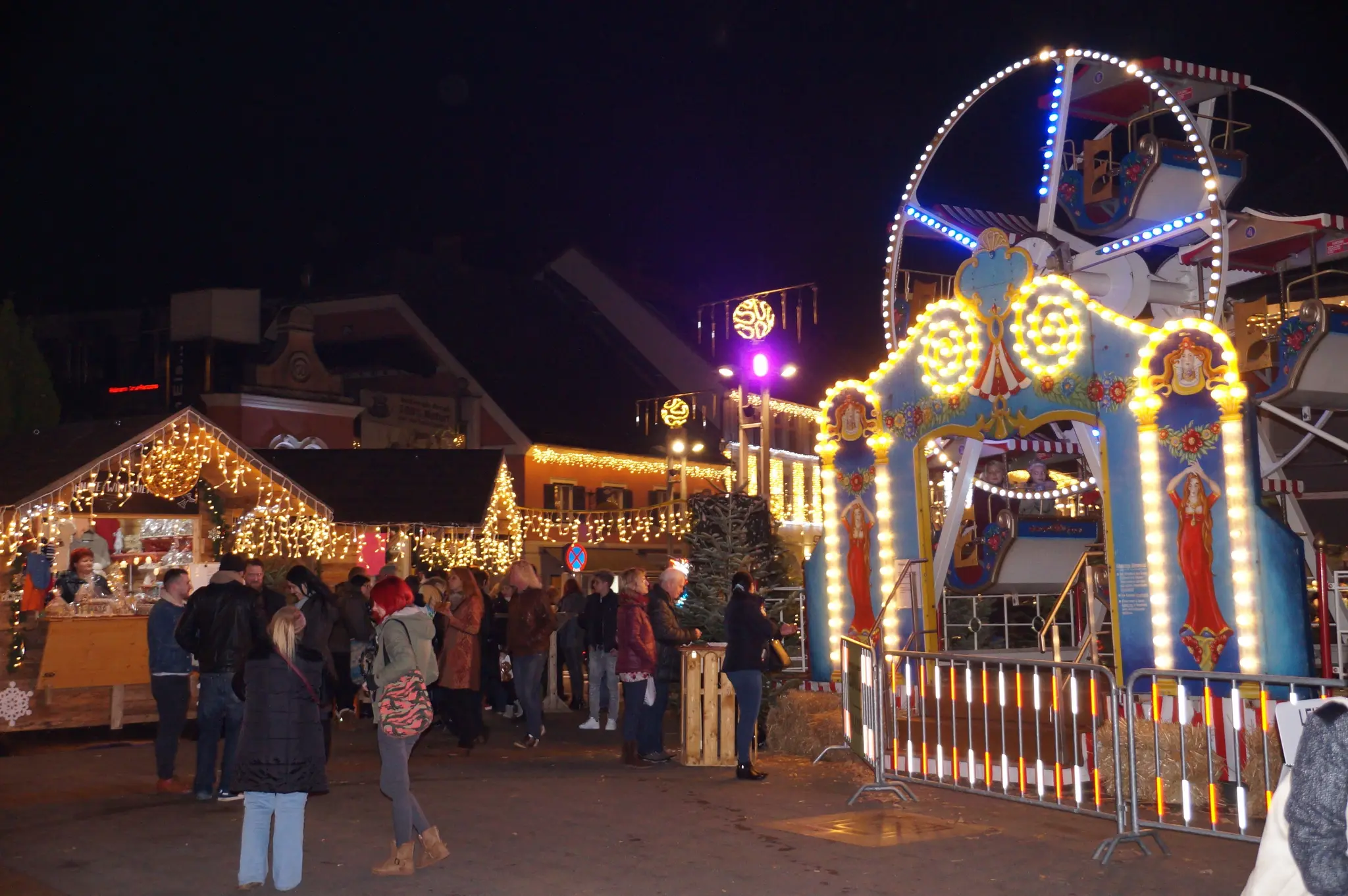 Parteifreie Zone: Geteilte Weihnachtsfreude vor dem ersten Advent in ...
