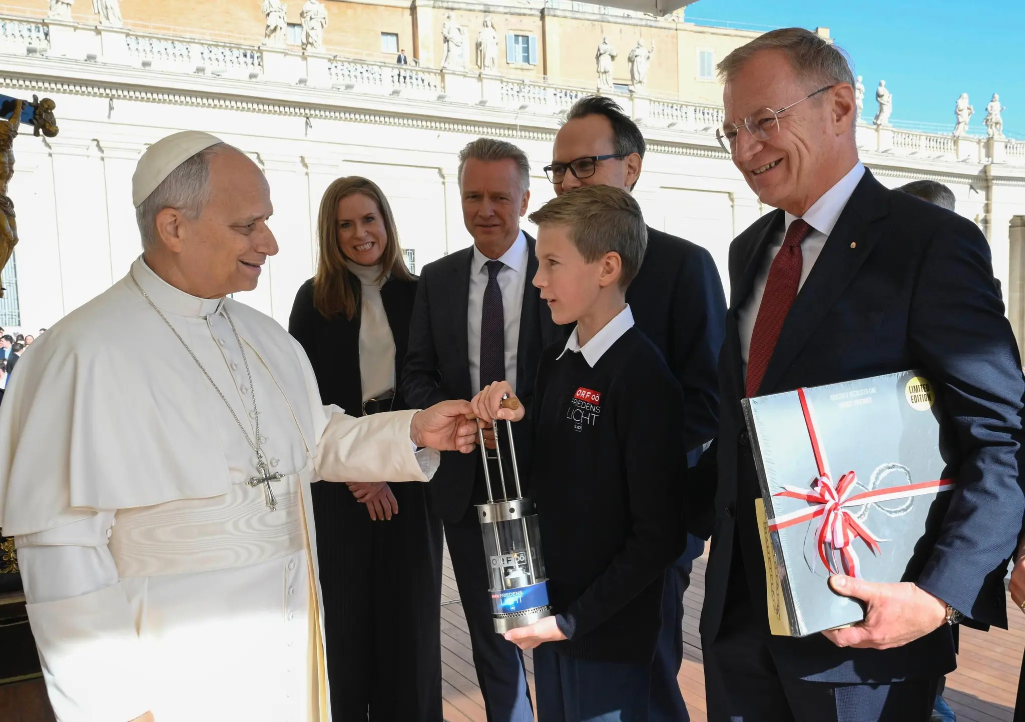 Generalaudienz im Vatikan: Florian Mitter überbrachte Papst Leo das ...