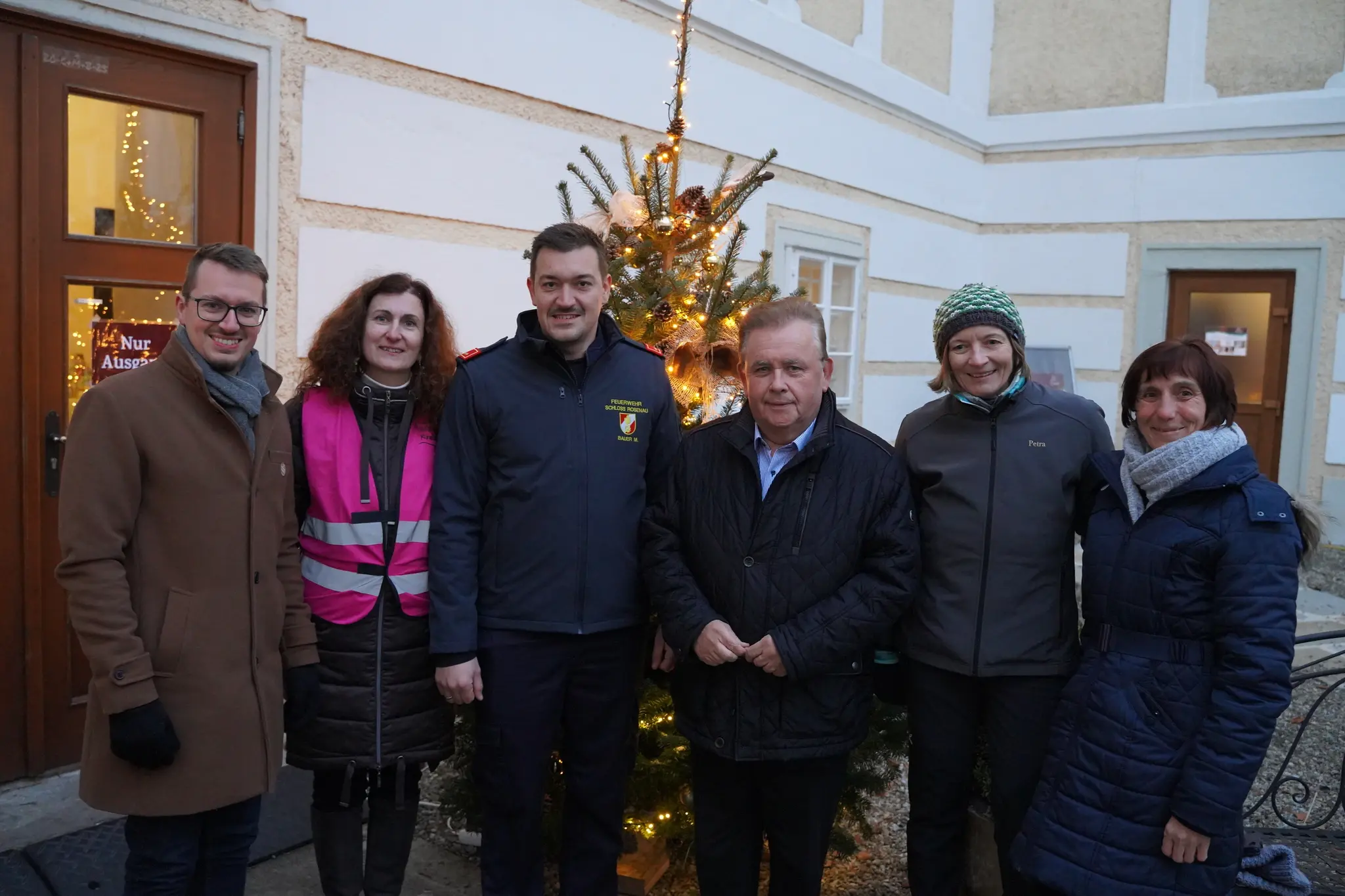 Barocke Vorweihnachtsstimmung: Besucherstrom zum Adventmarkt Schloss ...