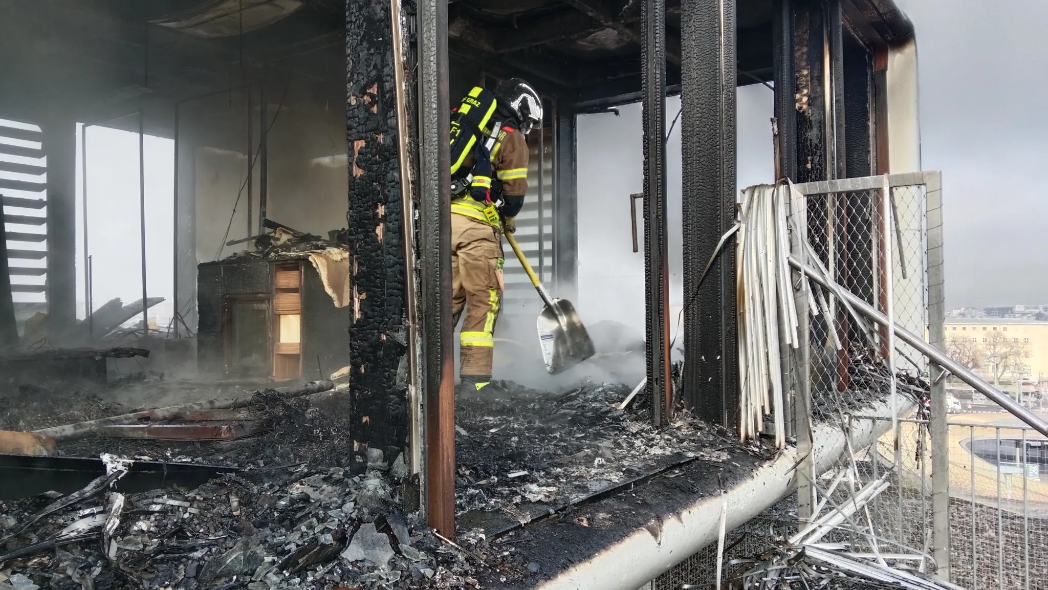 Feuerwehreinsatz in Graz: Brand im Loftcube - Luxussuite am Hotel ...